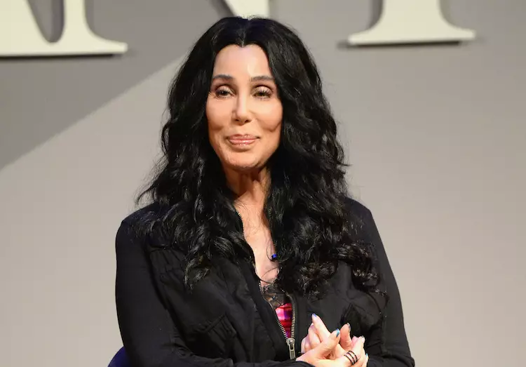 Cher praat har relaasjes en houliken mei Sonny Bono en Gregg Allman