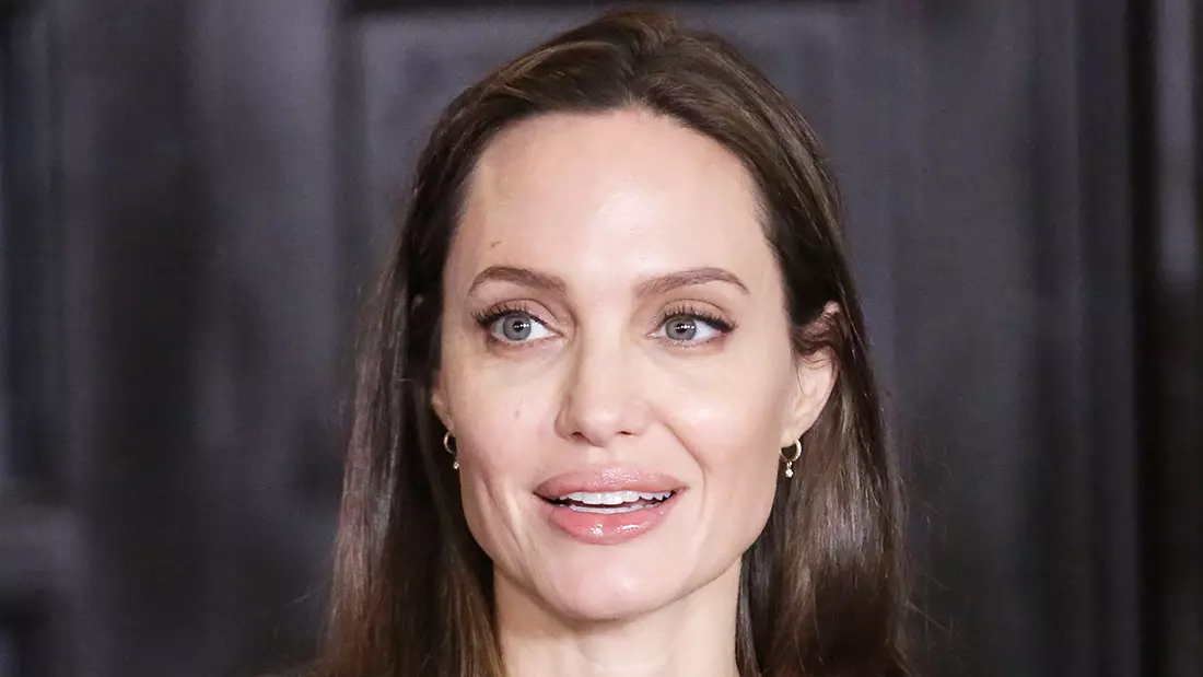 Angelina Jolie thuhet se dëshiron të birësojë një fëmijë nga Siria mes betejës për kujdestarinë
