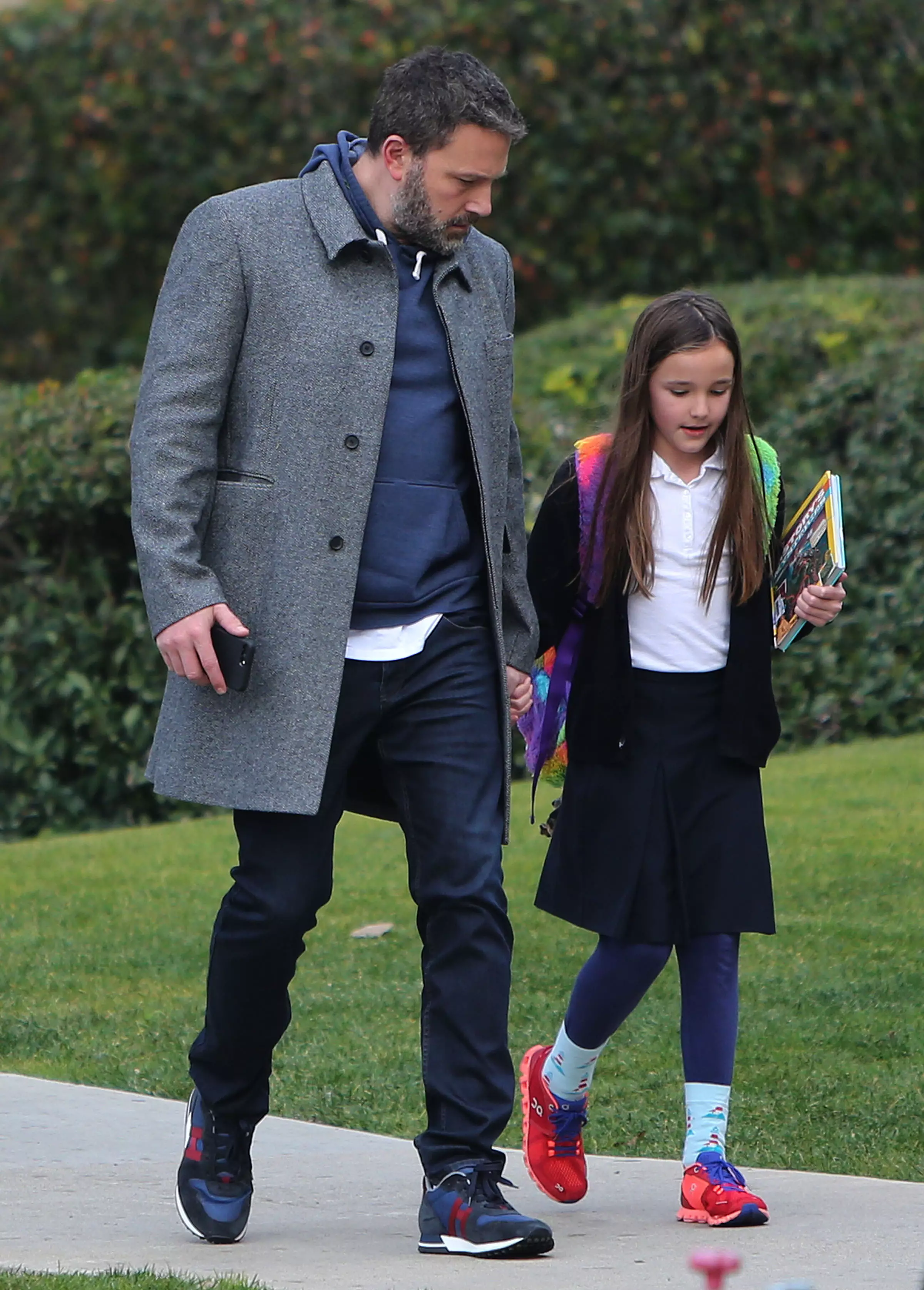 ben-affleck-after-school-stroll-with-Seraphina-Affleck