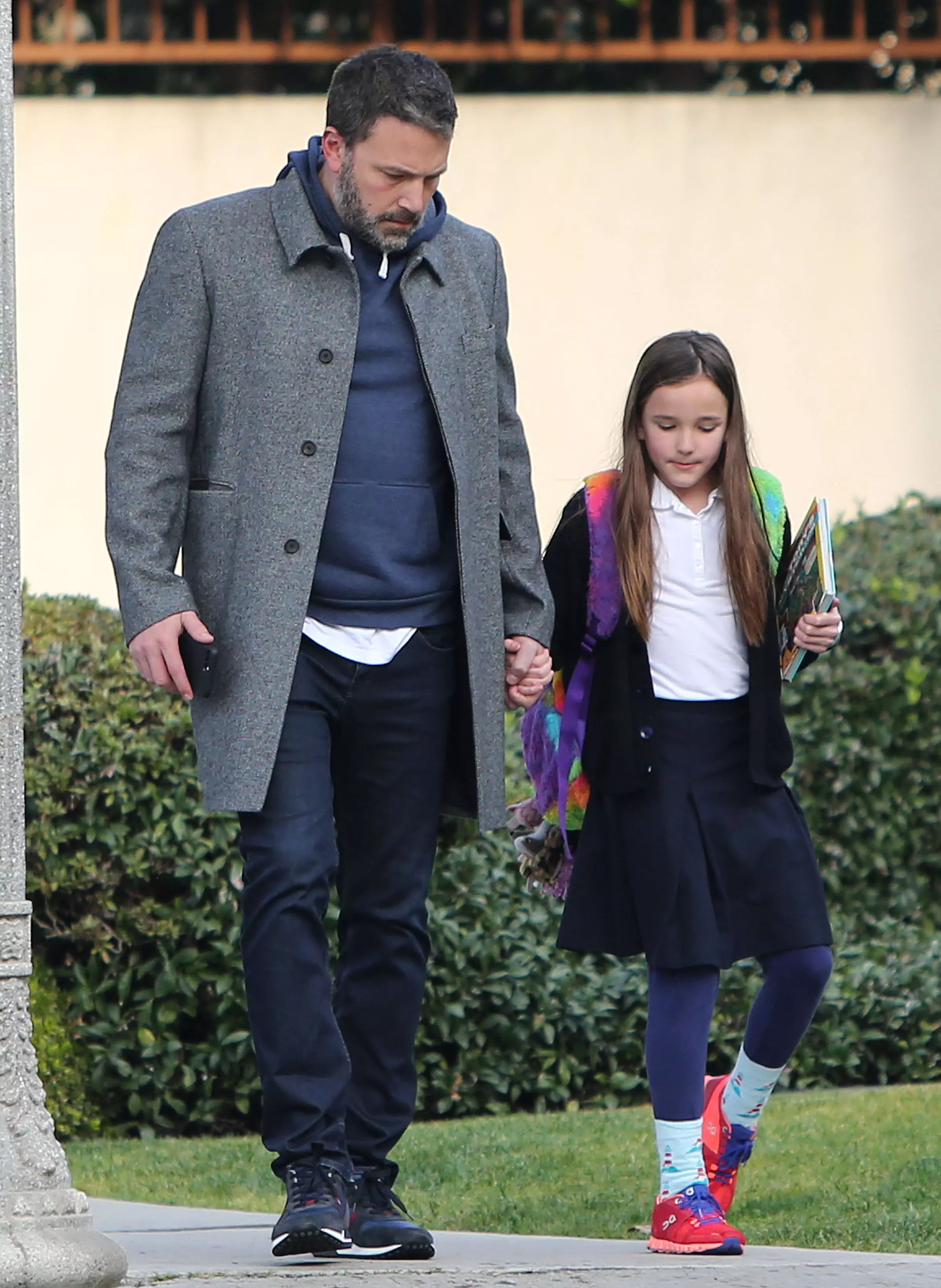 ben-affleck-depois-da-escola-passeio-com-Seraphina-Affleck