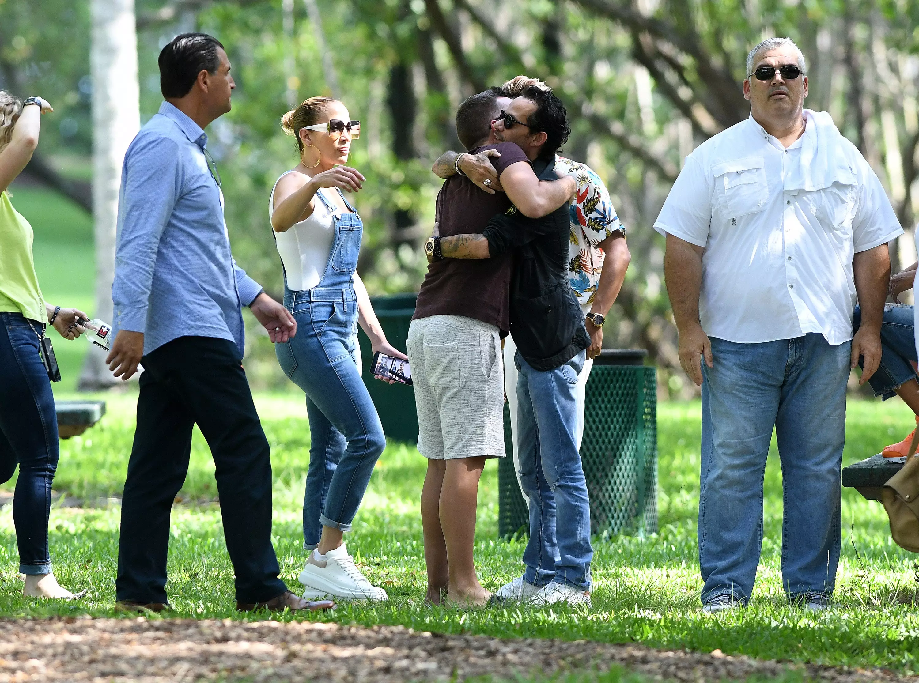 JLo og ARod blir med eksen Marc Anthony og kjæresten for å heie på datteren Emme på langrennstreff i Miami