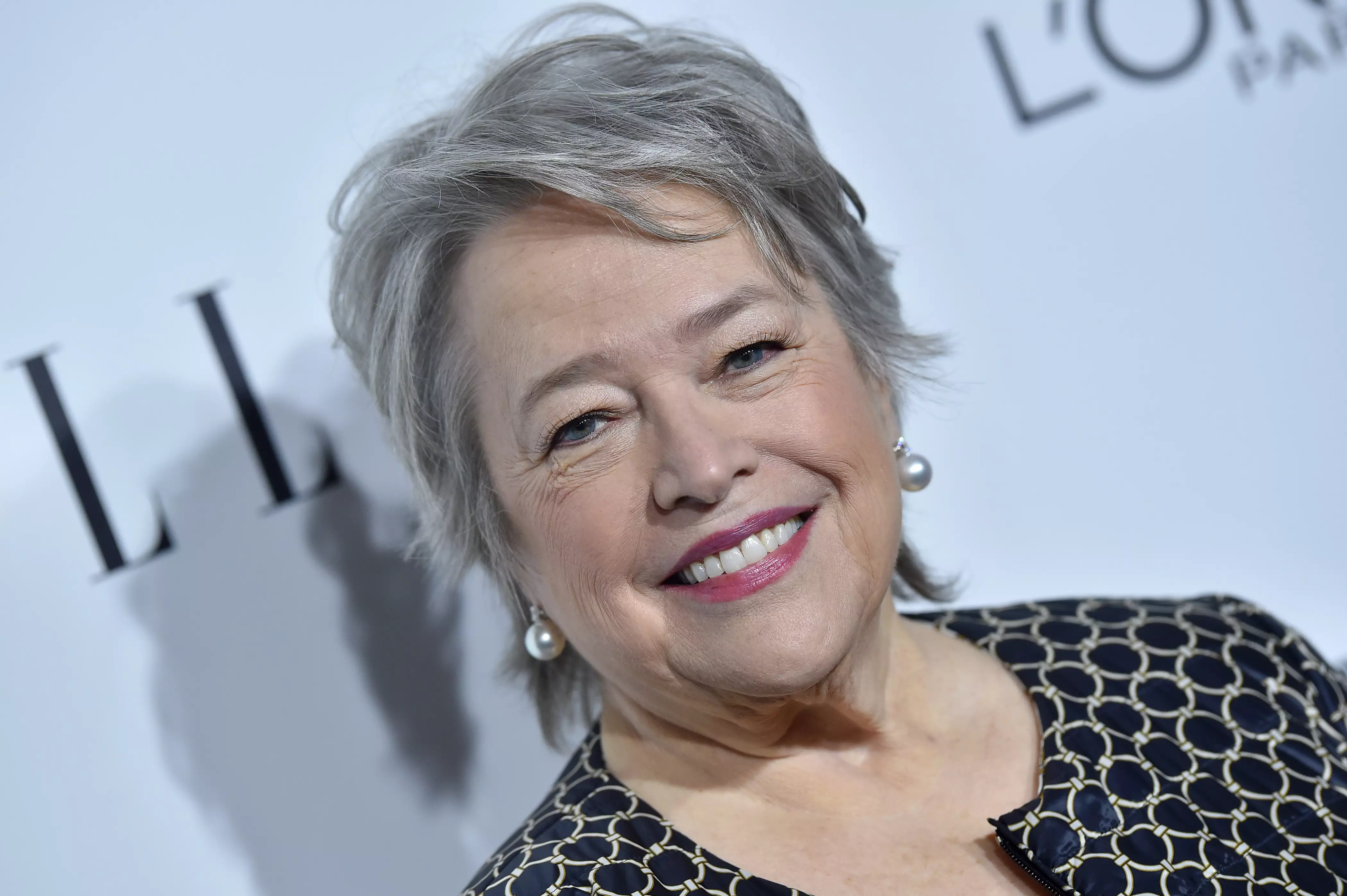 Kathy-Bates-smilende