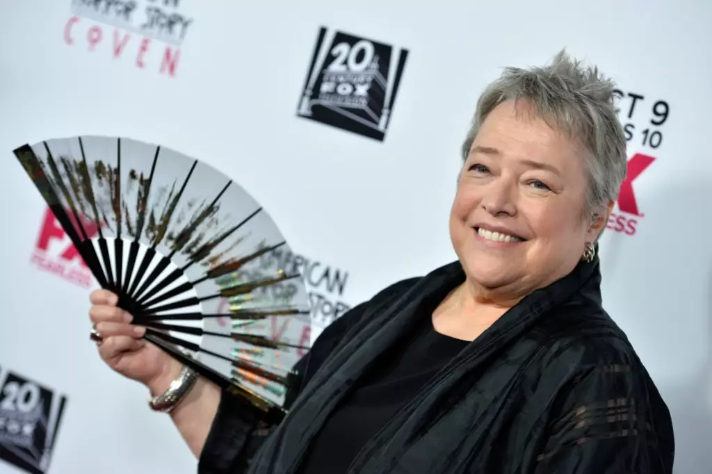 Kathy-Bates-fan