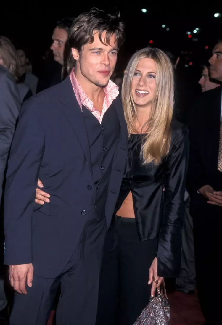 Akteur Brad Pitt en aktrise Jennifer Aniston bywenje de 'Fight Club' Westwood Premiere