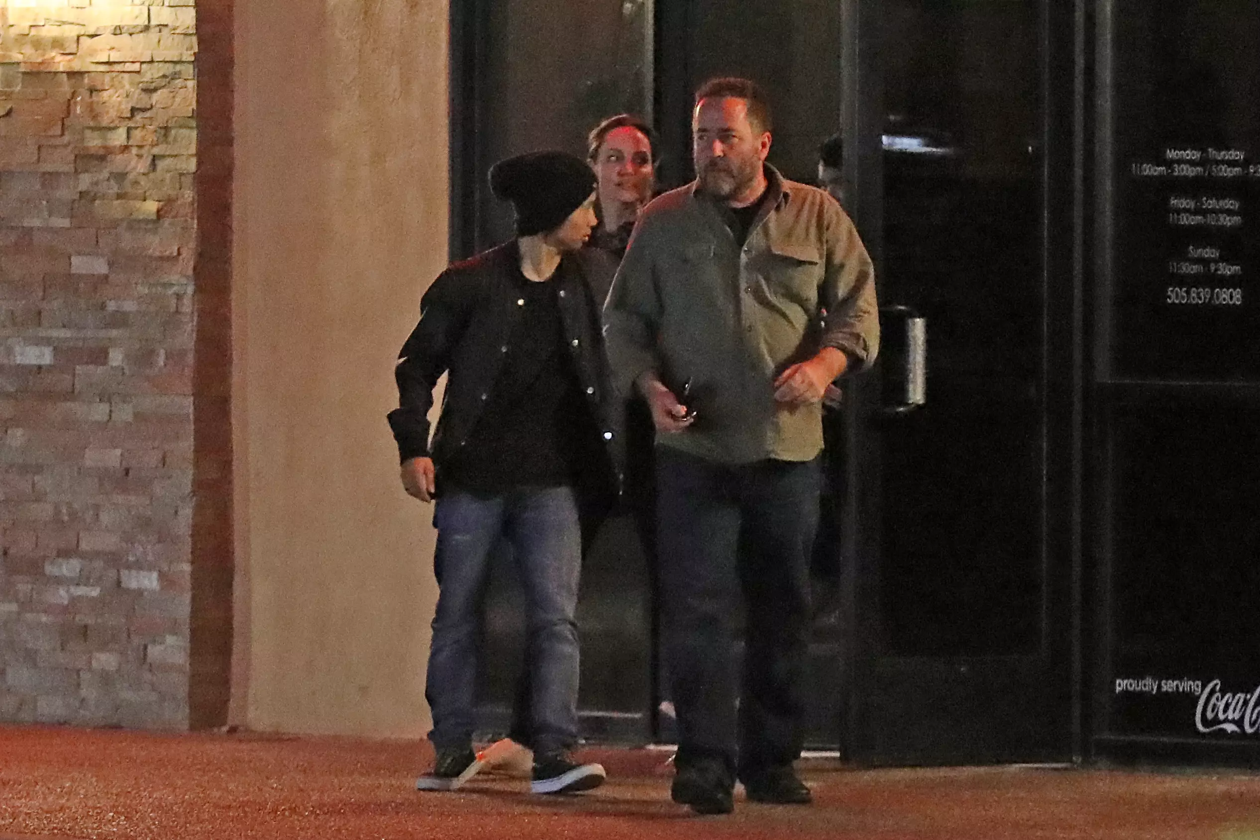 Angelina-jolie-sons-pax-maddox-new-mexico-sushi-dinner