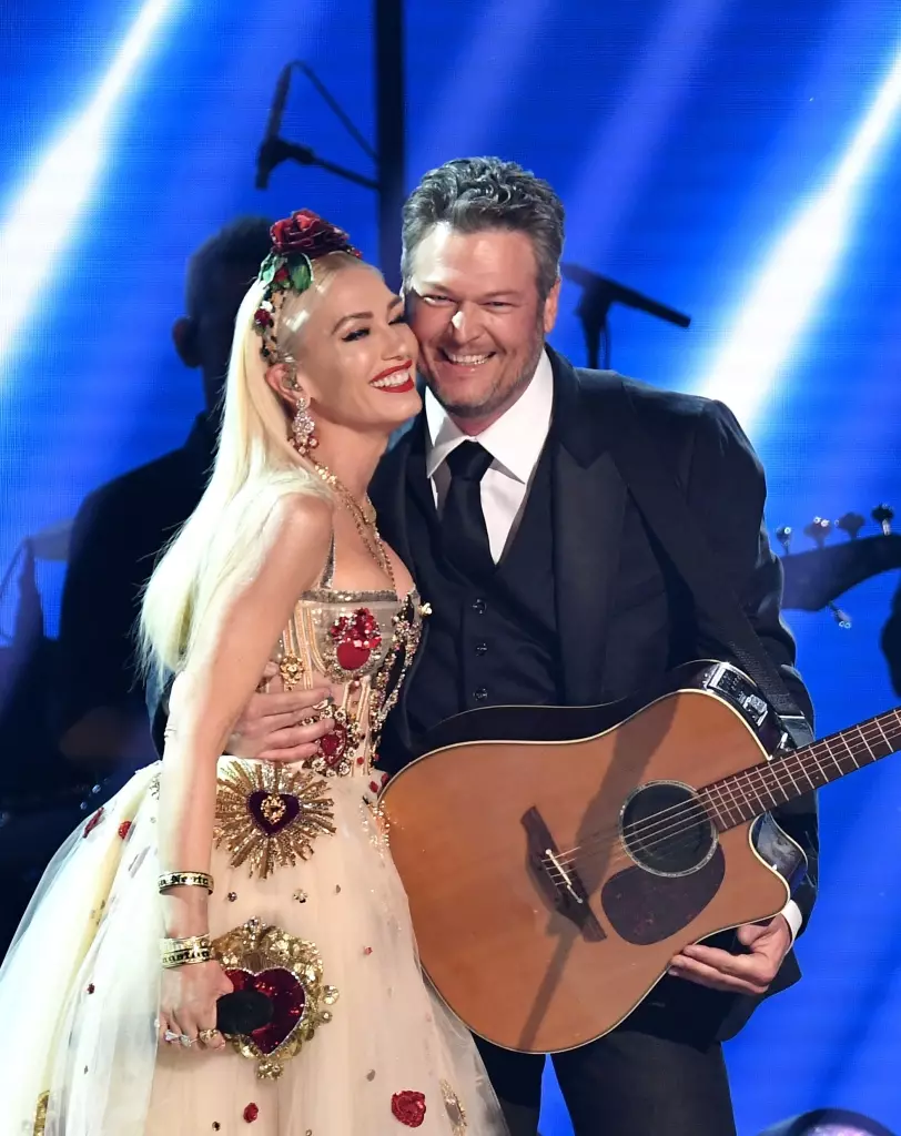 Gwen Stefani Blake Shelton បានភ្ជាប់ពាក្យ