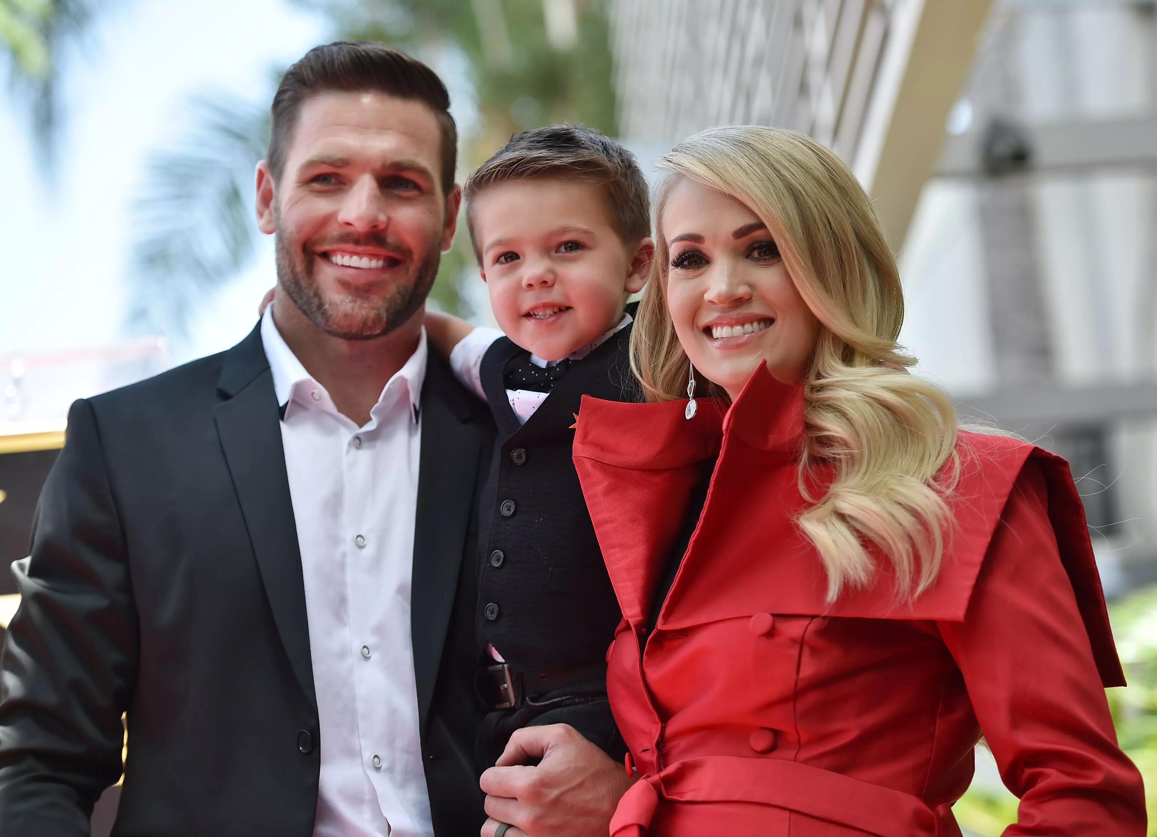 Carrie-Underwood-Mike-Fisher-Isaia