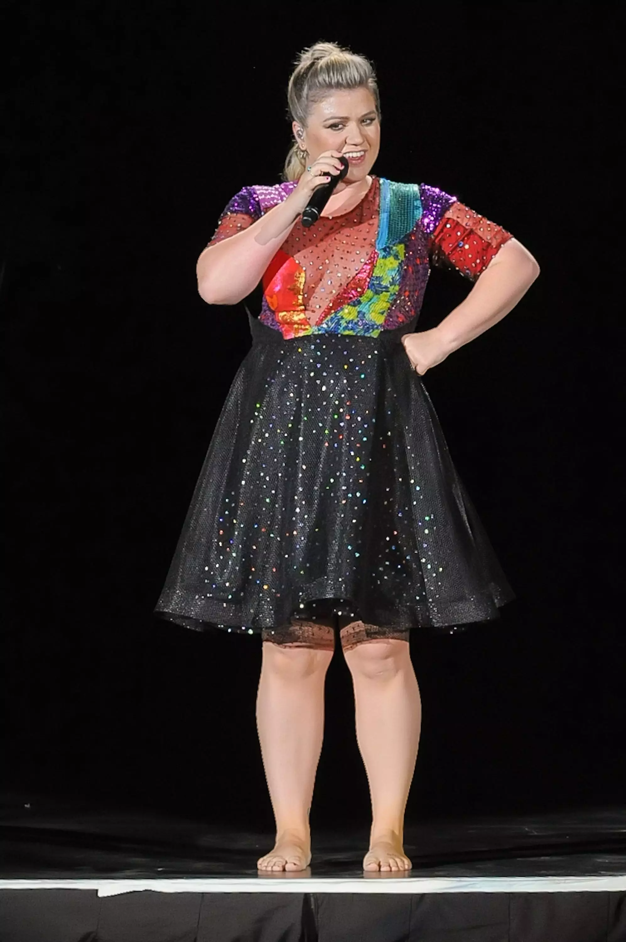 Kelly Clarkson's Transformation: פאָטאָס פון איר דעמאָלט און איצט 453_11