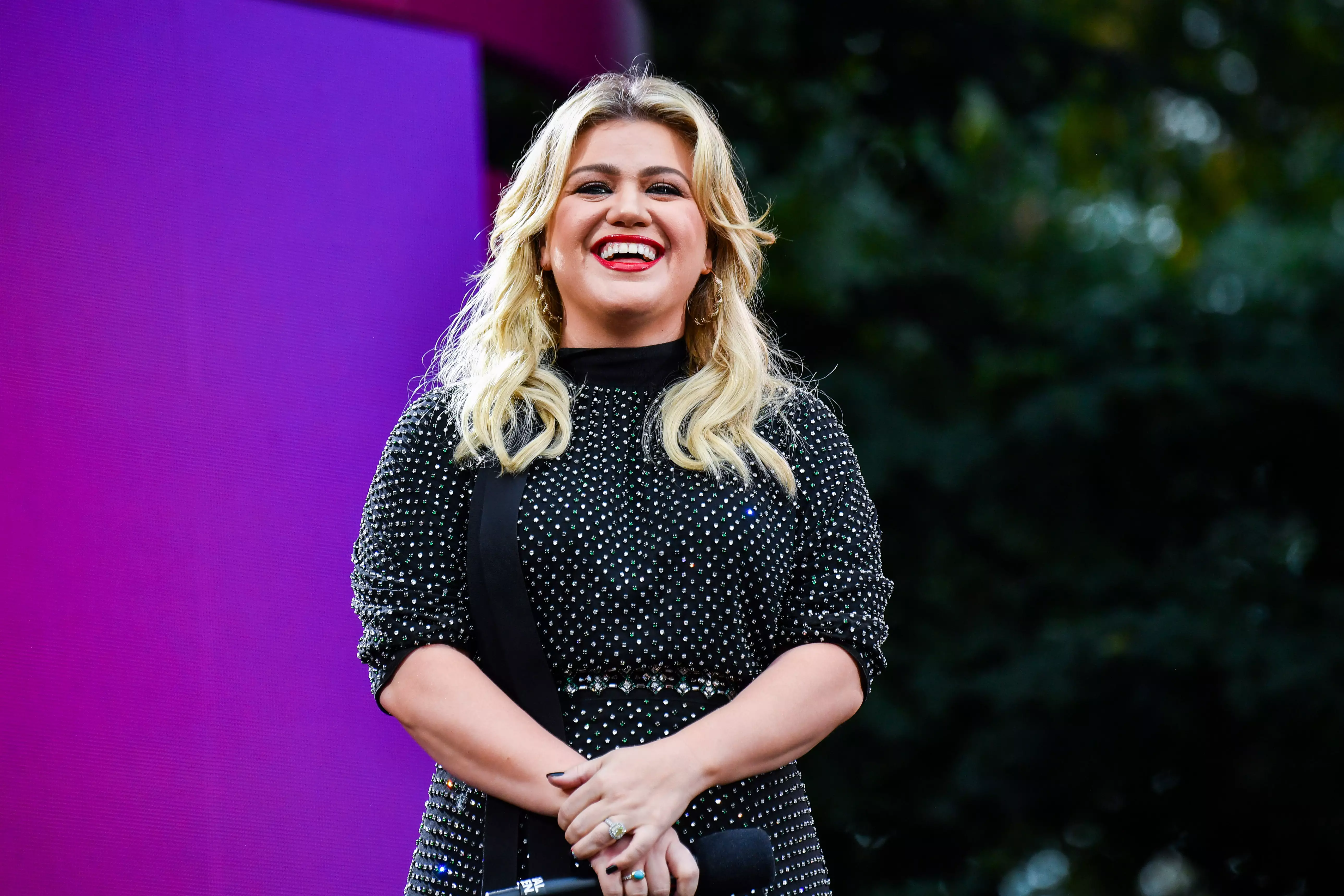 Kelly Clarkson's Transformation: פאָטאָס פון איר דעמאָלט און איצט 453_13