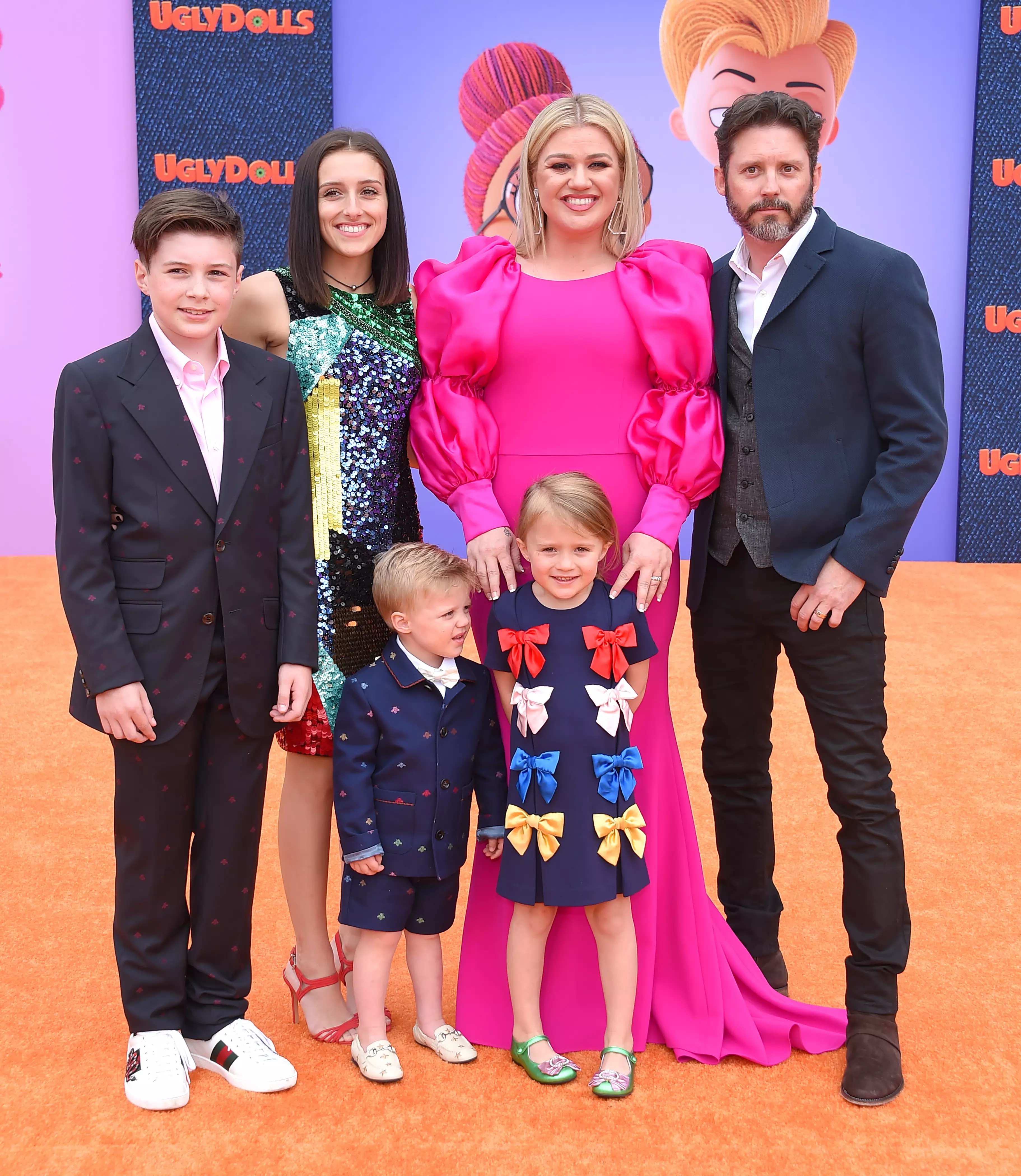 Kelly Clarkson, Brandon Blackstock e seus 4 filhos na estreia do filme 'UgyDolls'