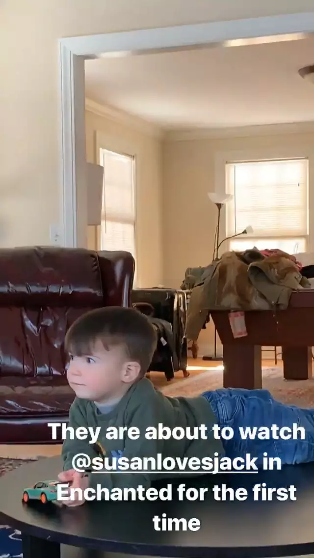 Susan-Sarandon-grandkids-skatīties-filmu-apburts