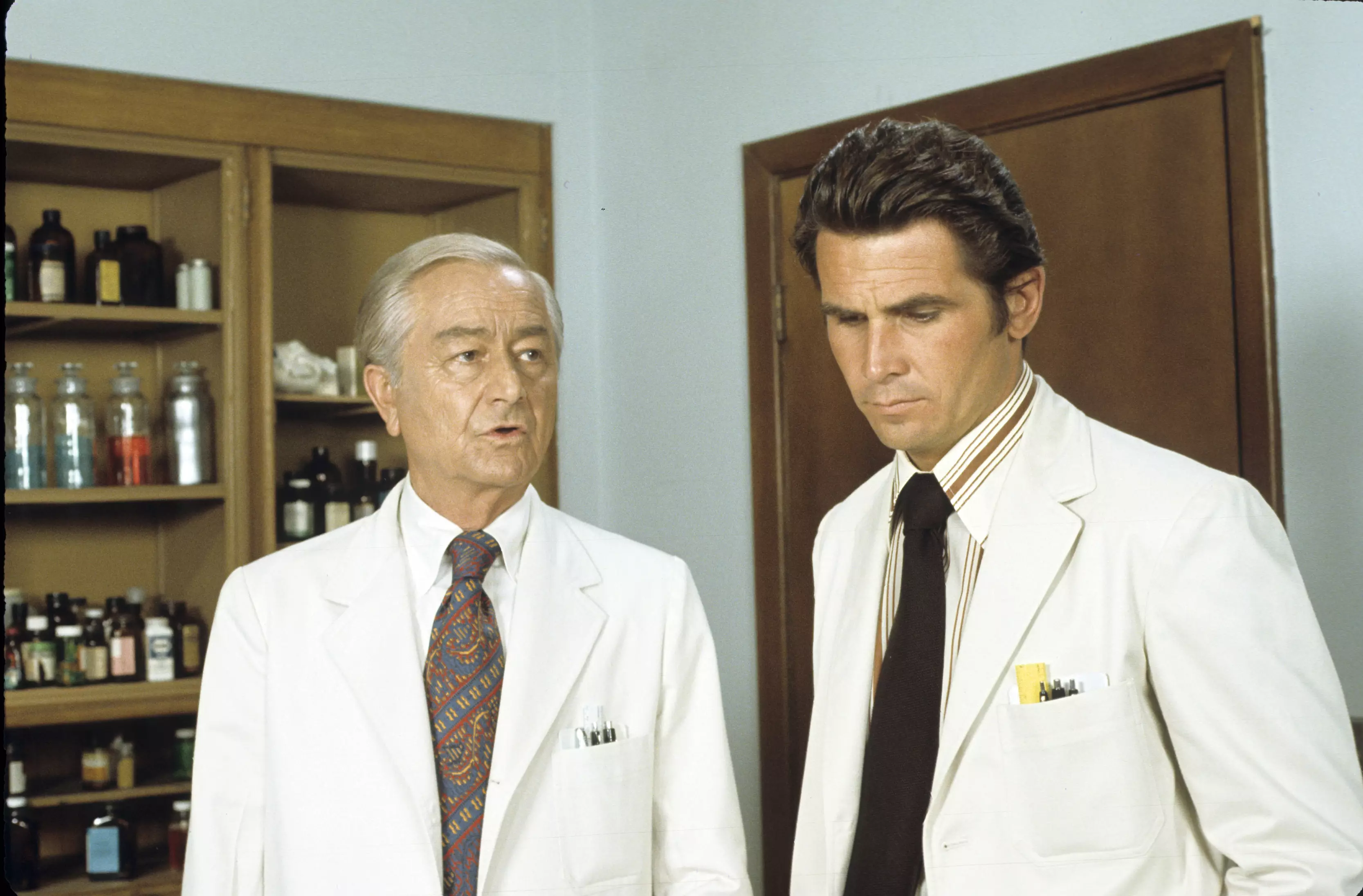 Robert-Young-u-James-Brolin-in-Marcus-Welby-MD