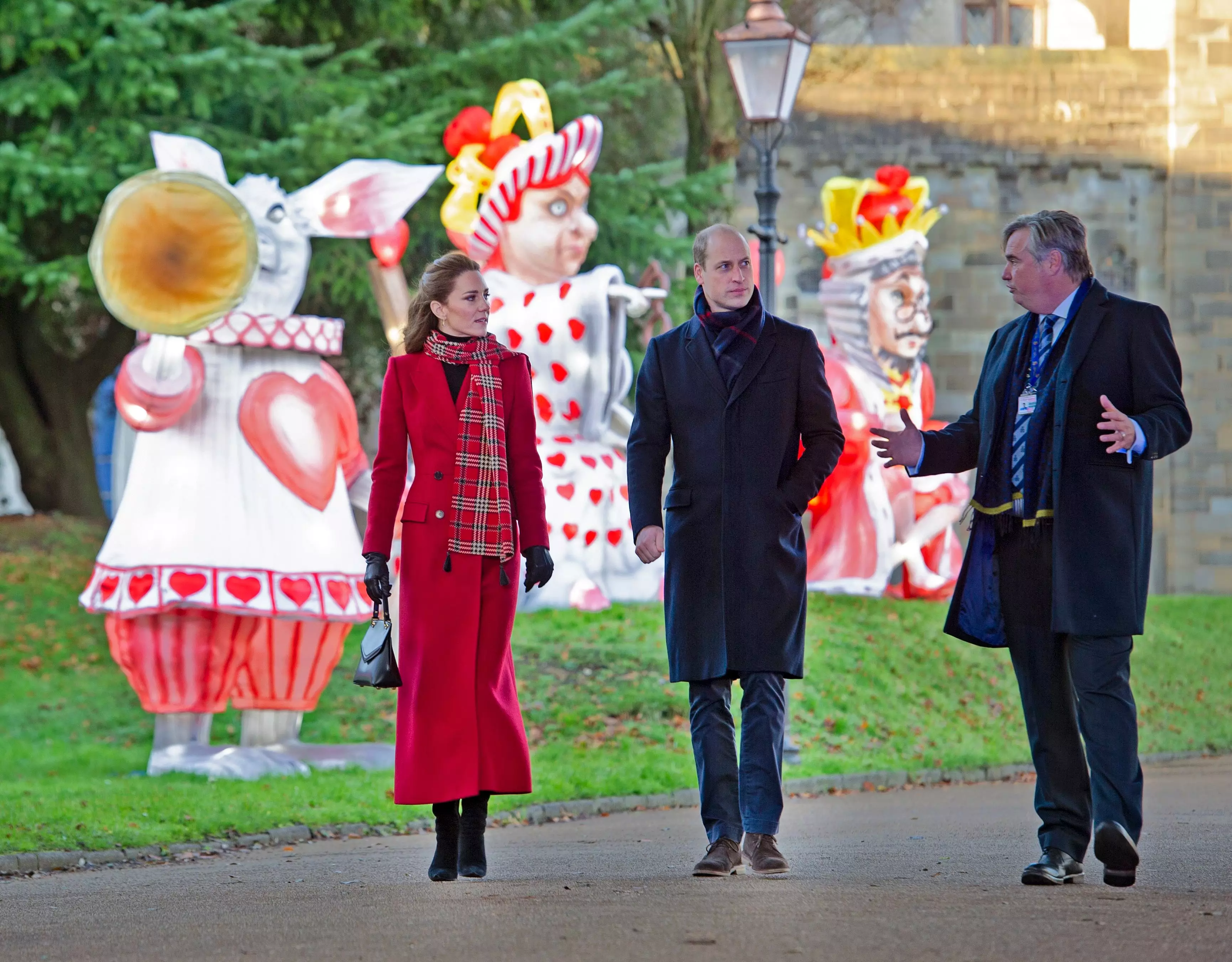 prince-william-et-kate-middletons-photos-de-la-tournee-en-train-britannique30