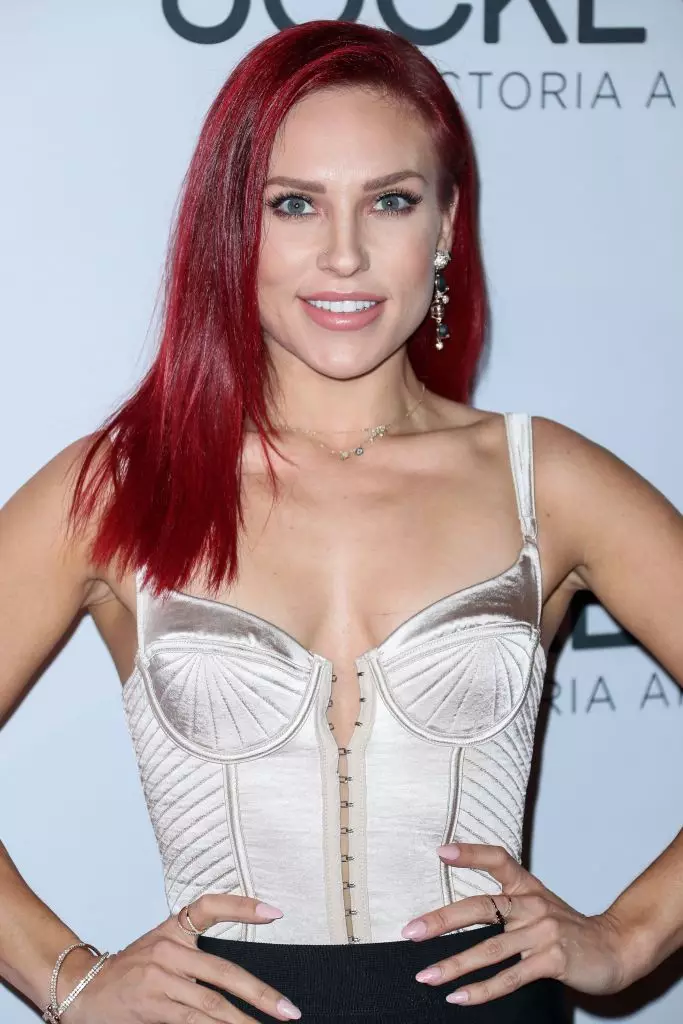 Sharna Burgess' nettoværdi: Hvordan 'DWTS' Pro tjener penge