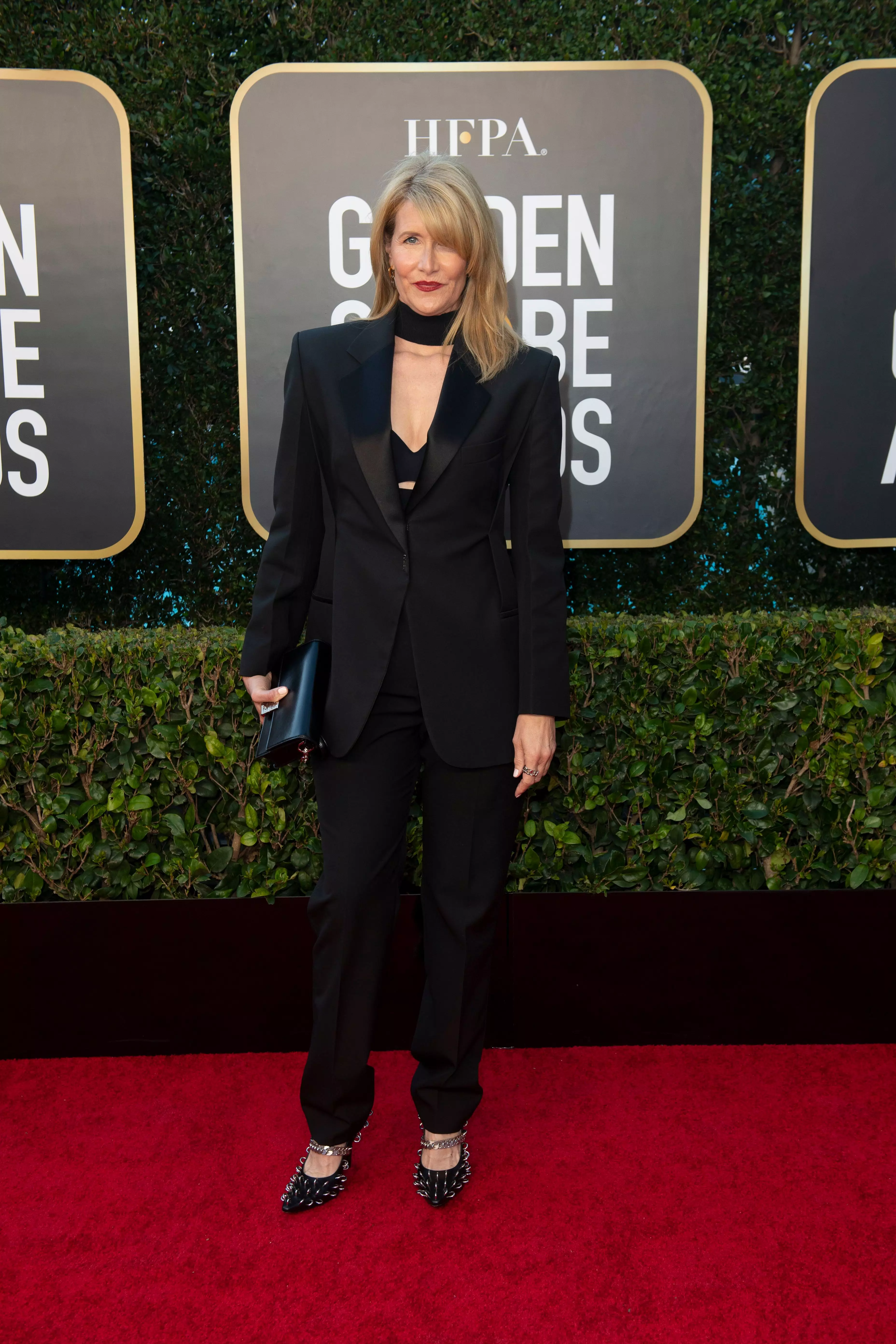 golden-globes-red-carpet-2021-voir-les-stars-et-leurs-tenues