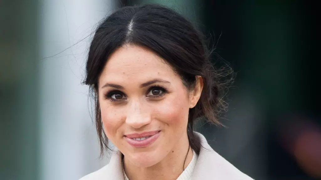 Meghan-Markle-Hides-Baby-Bump