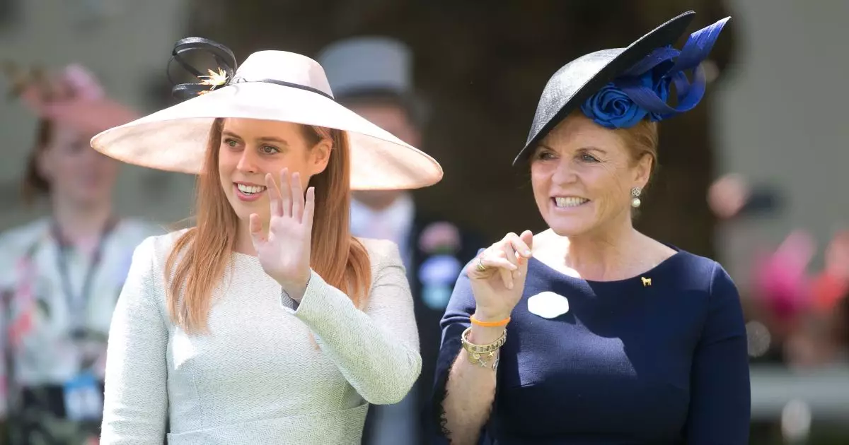 Sarah Ferguson Tributes Ntxhais Ntxhais Huab Tais Beatrice's Wedding Day