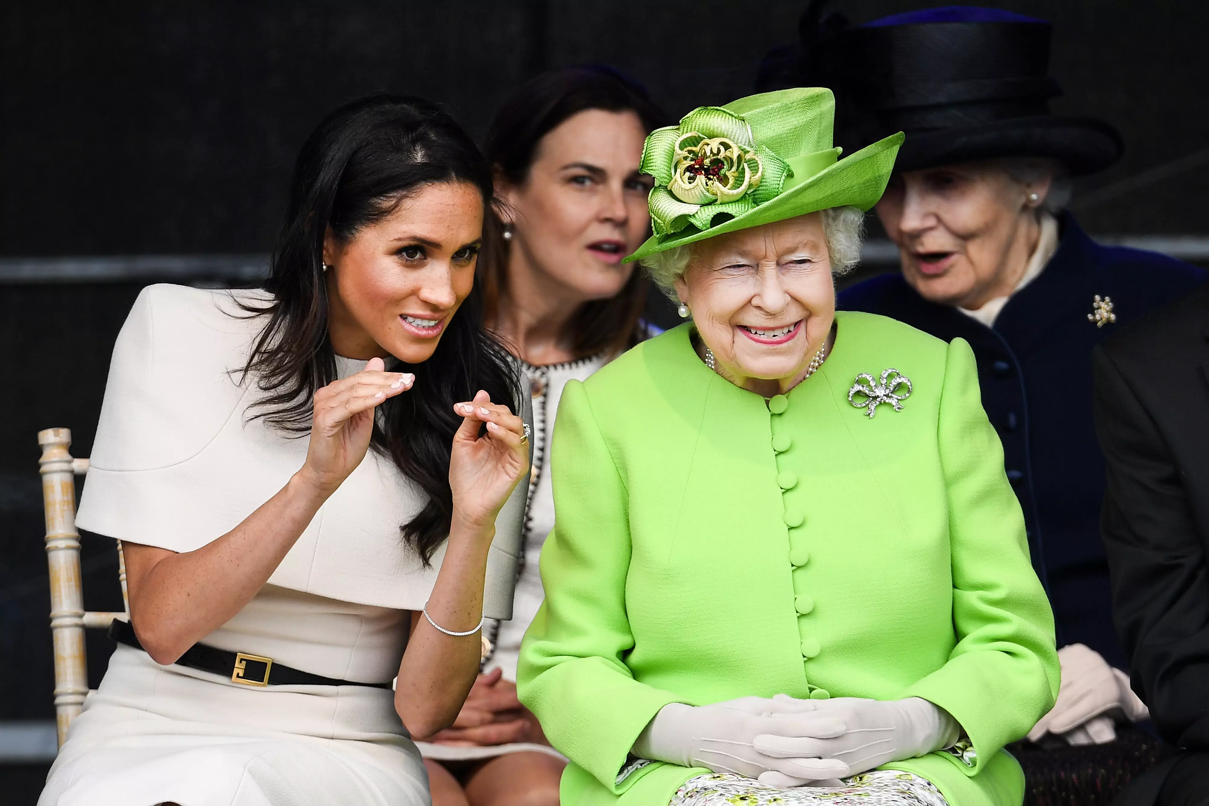 Y Frenhines Elizabeth Meghan Markle