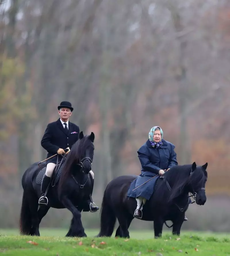 Kraljica Elizabeta jahanje