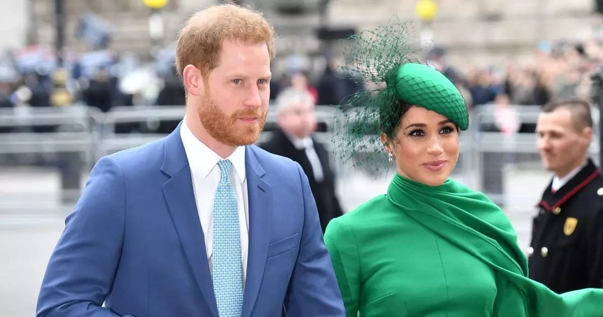 Prins Harry och Meghan Markle kliver ut för Commonwealth Day Service