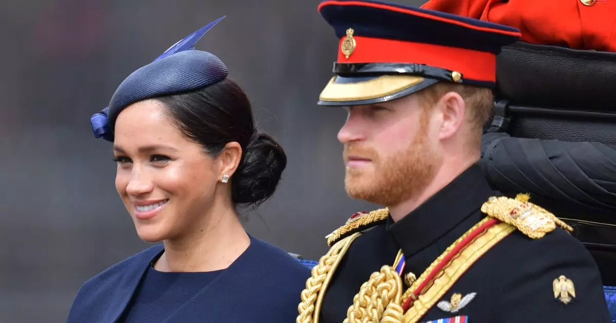 Trooping xim: Meghan Markle ua rau pej xeem debut Post-Archie