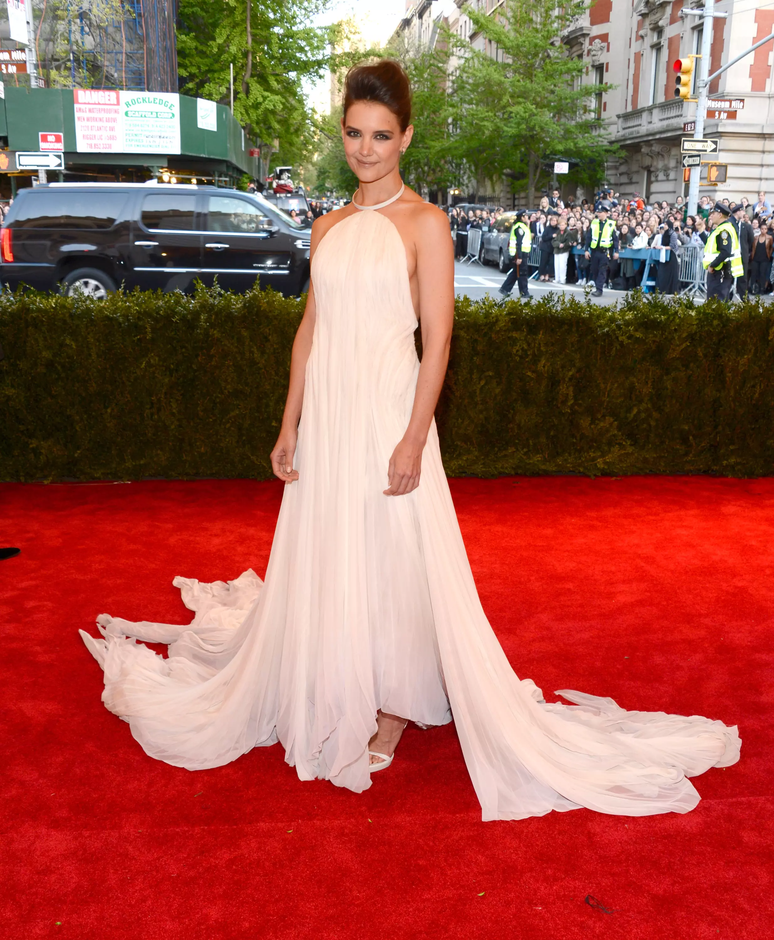 تحضر كاتي هولمز حفل Met Gala في عام 2013