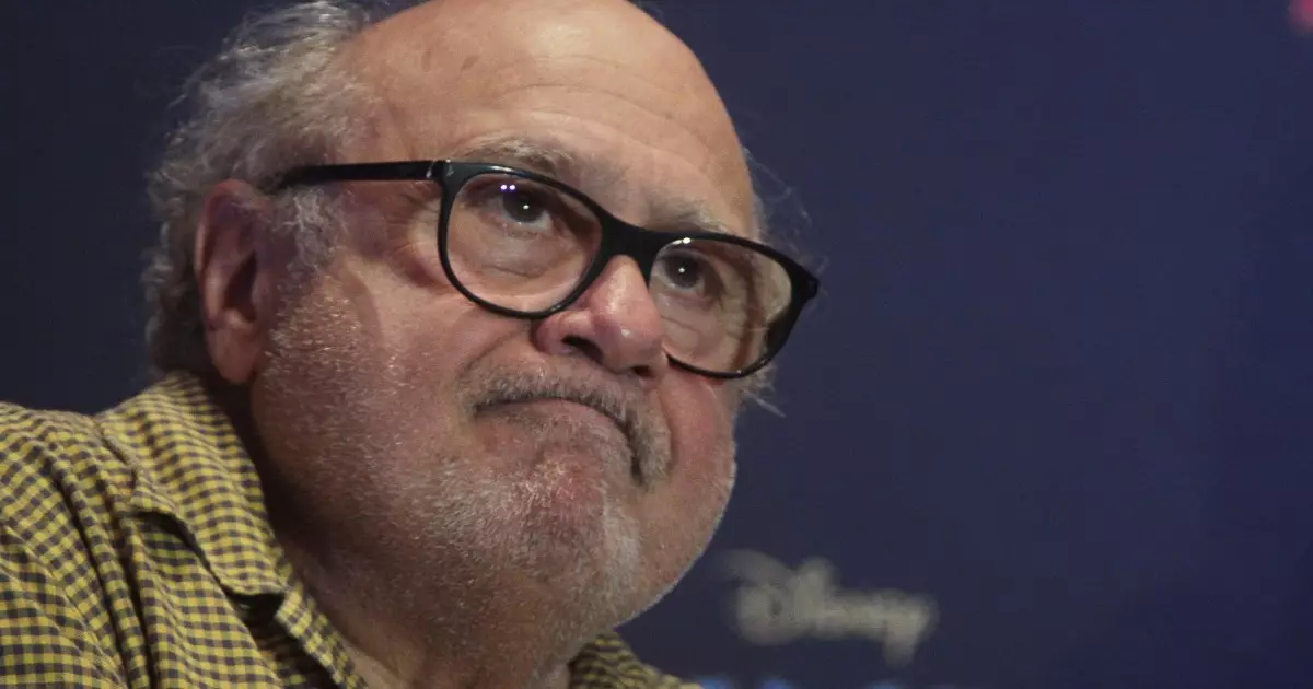 Denni DeVito "Dumbo" adlı yeni filminin reklamı zamanı yıxıldı