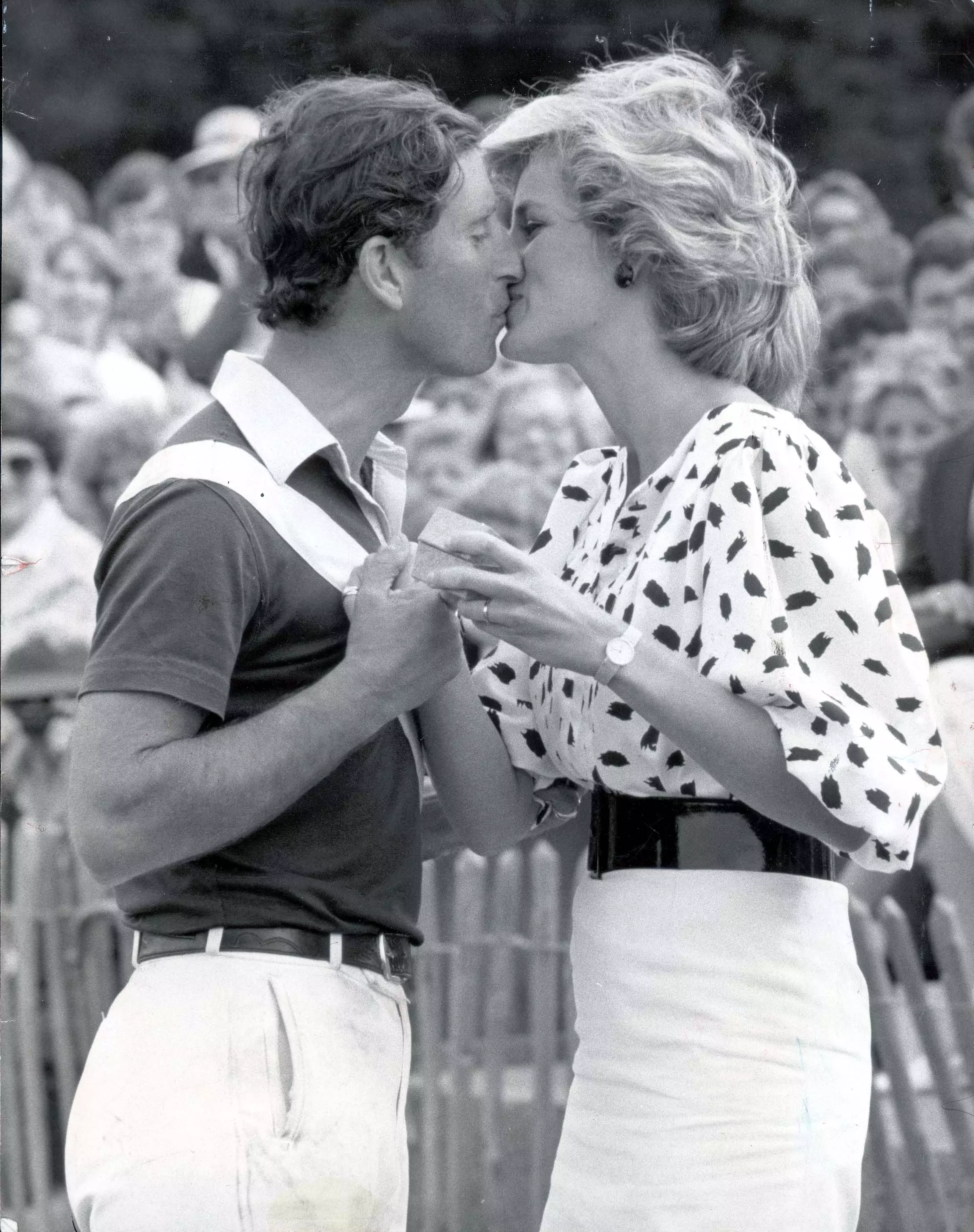 princess-diana-prince-charles-relationship-timeline (1)