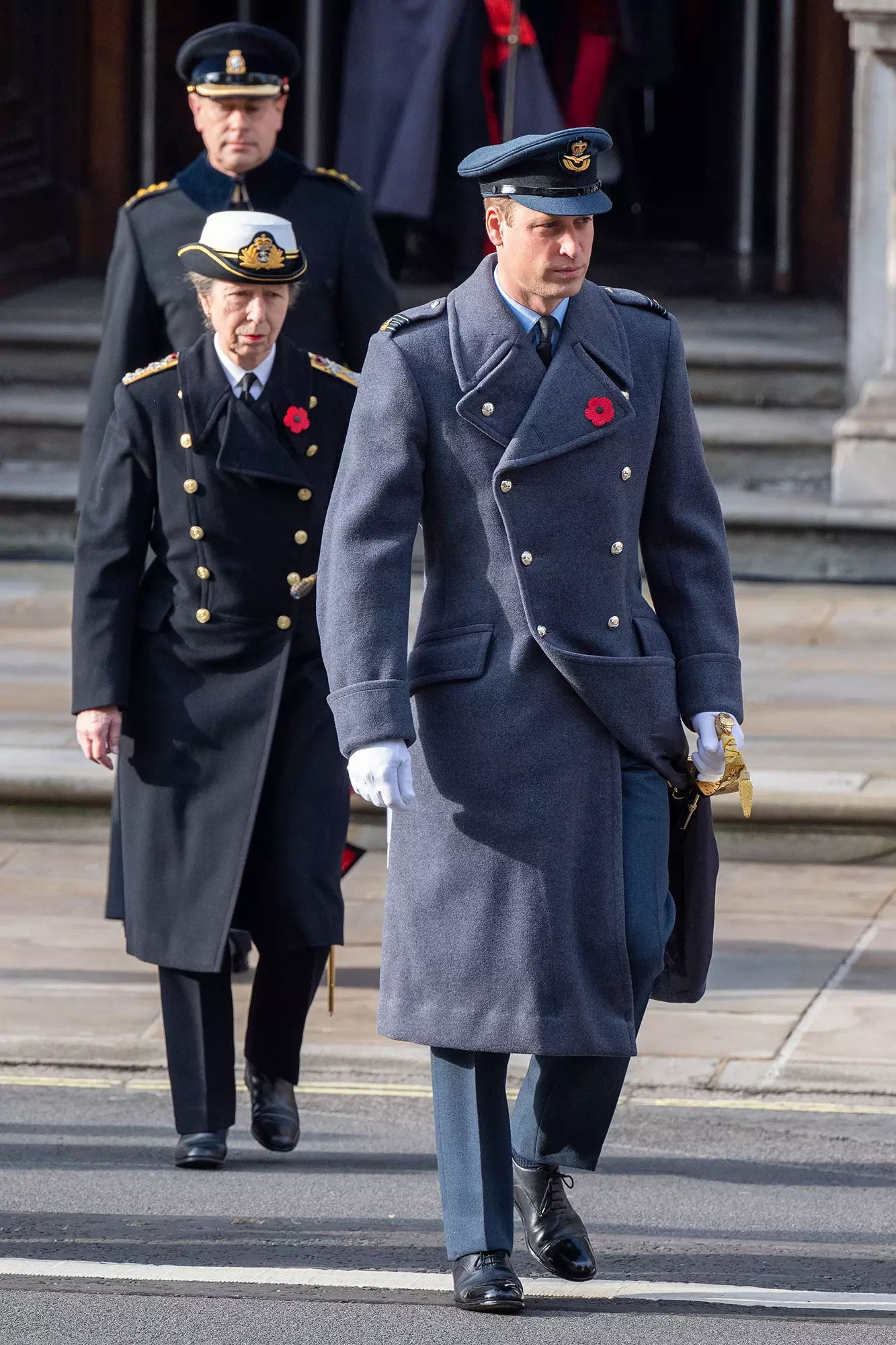 Koningin Elizabeth en hertogin Kate wonen zondagsherdenking bij in Londen