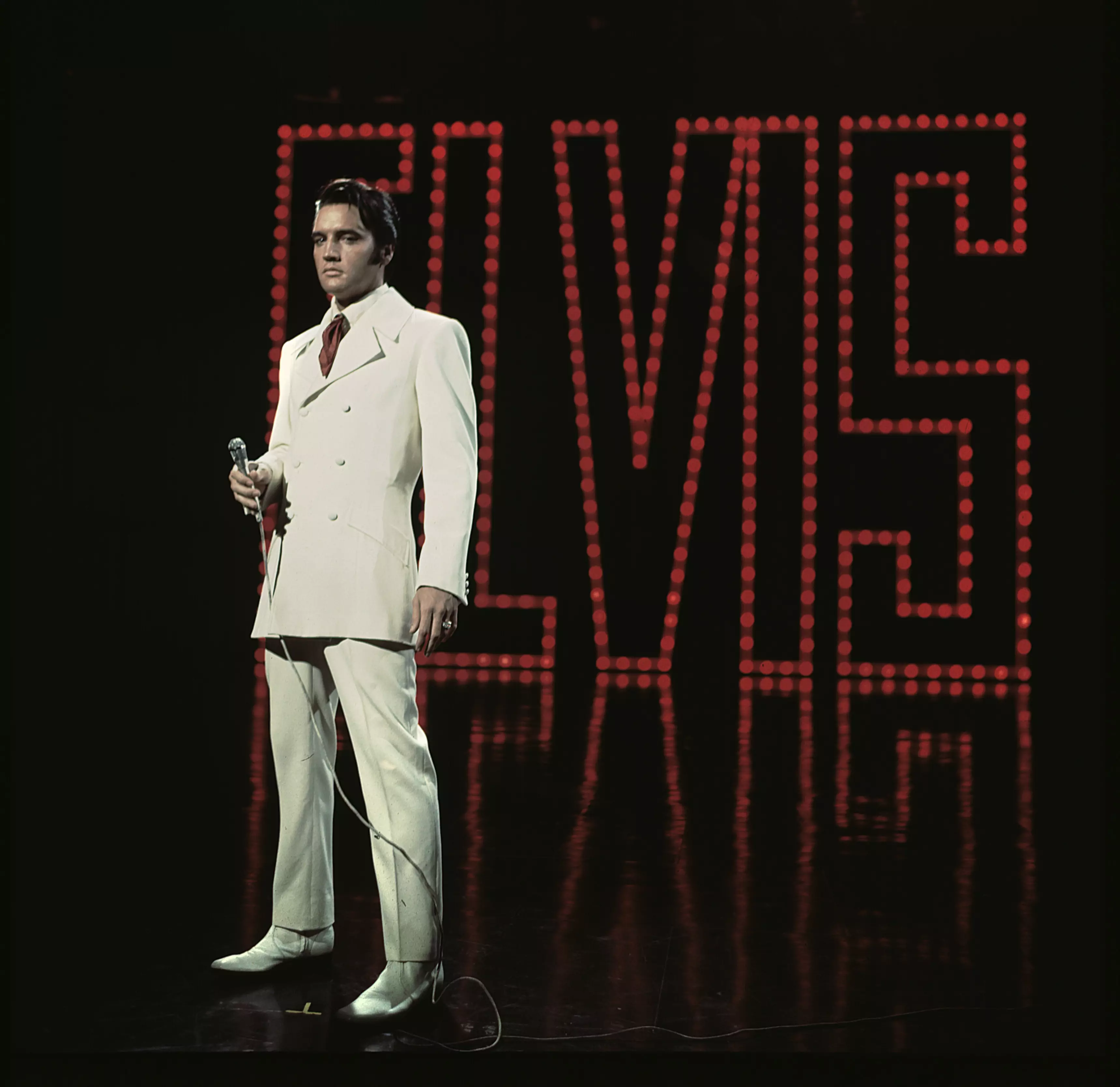 Elvis-Presley-énekel-ha-álmodok-az-1968-júniusban-elvis-1968-különleges-más néven-a-68-comeback-special