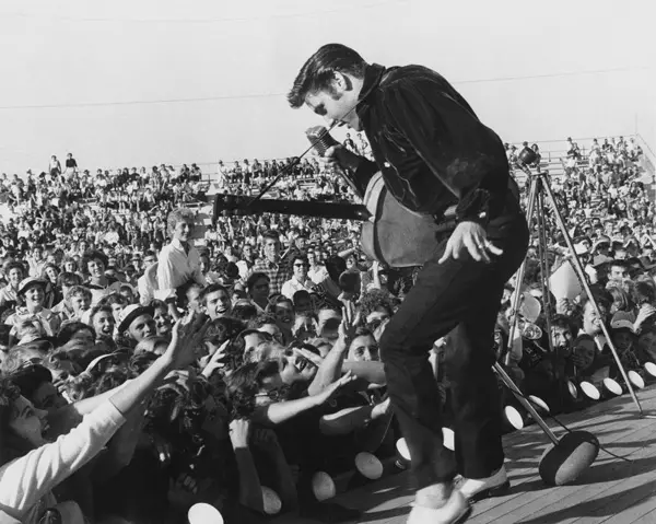 performing-at-the-tupelo-fairgrounds-in-mississippi-1956