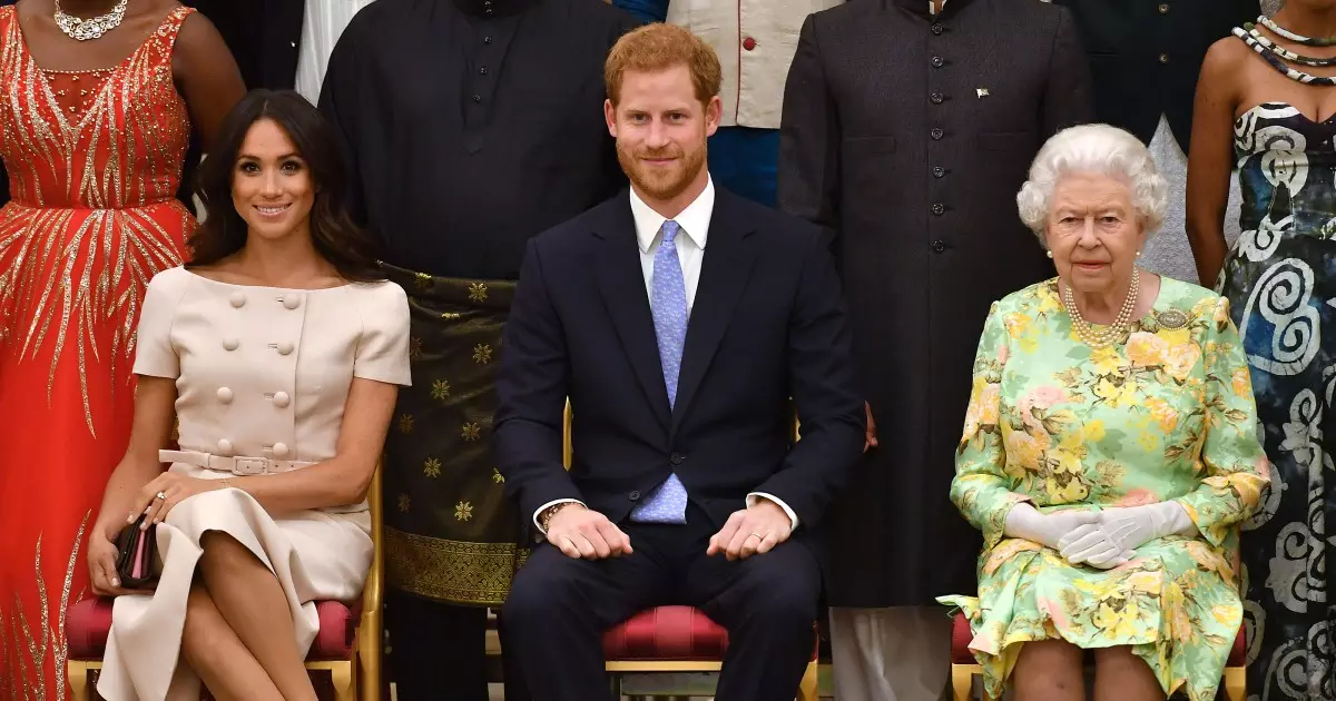 Meghan na Harry 'Step Back' Kutoka Familia ya Kifalme: Elizabeth Anajibu