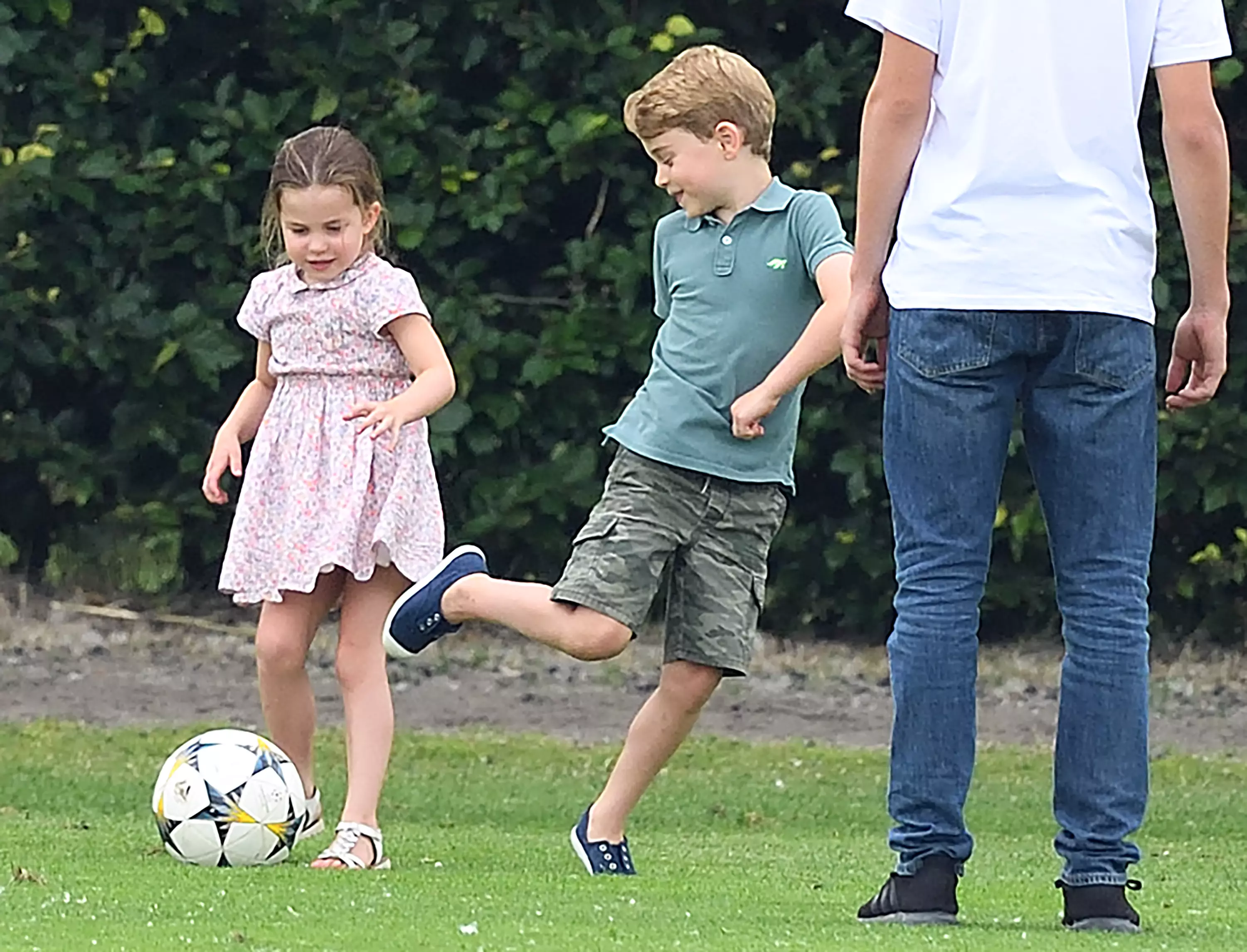 kate-middleton-prince-george-princess-charlotte-royal-family-king-power-royal-charity-polo-match