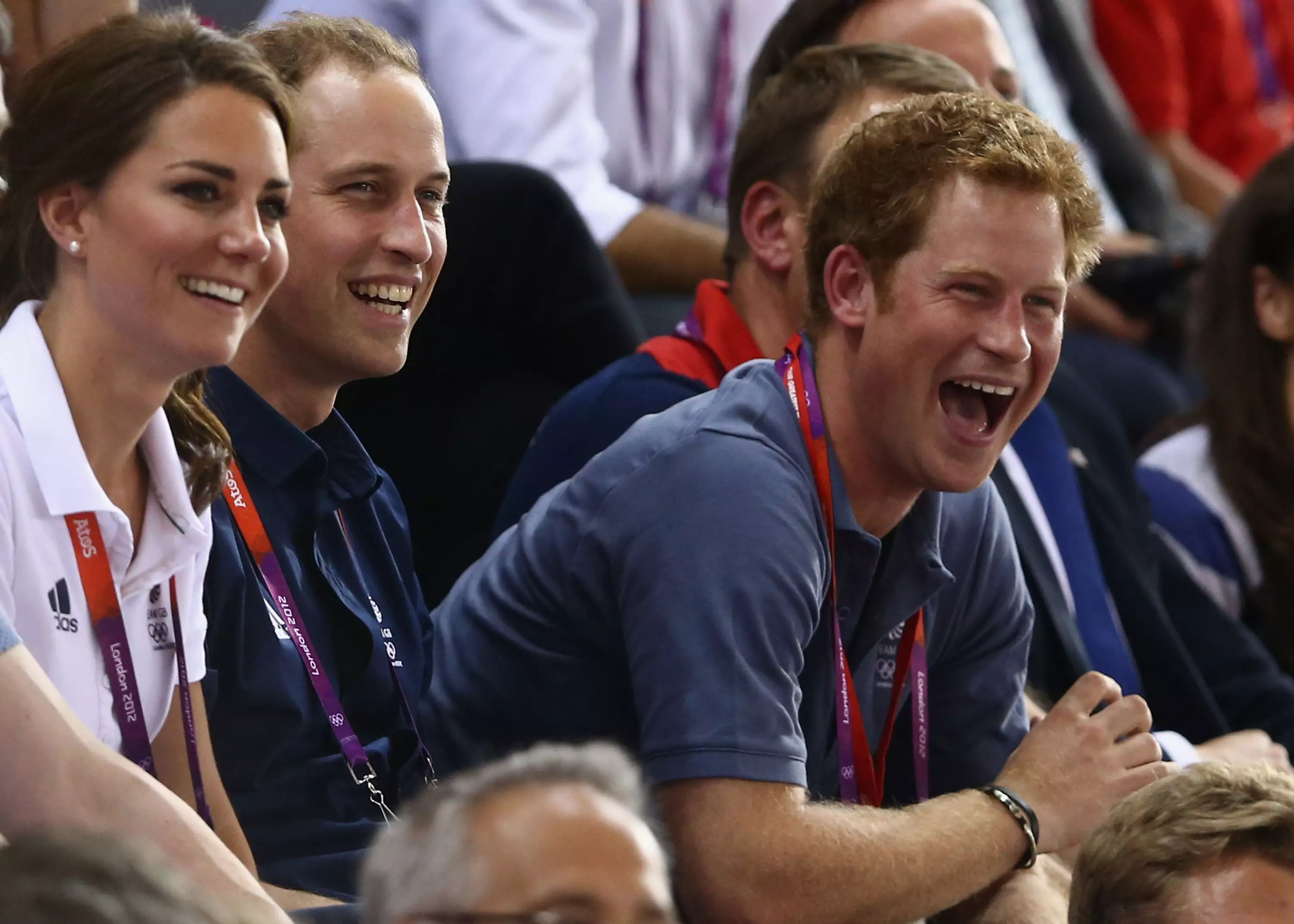 kate-middleton-princo-william-princo-harry-aŭg-2012