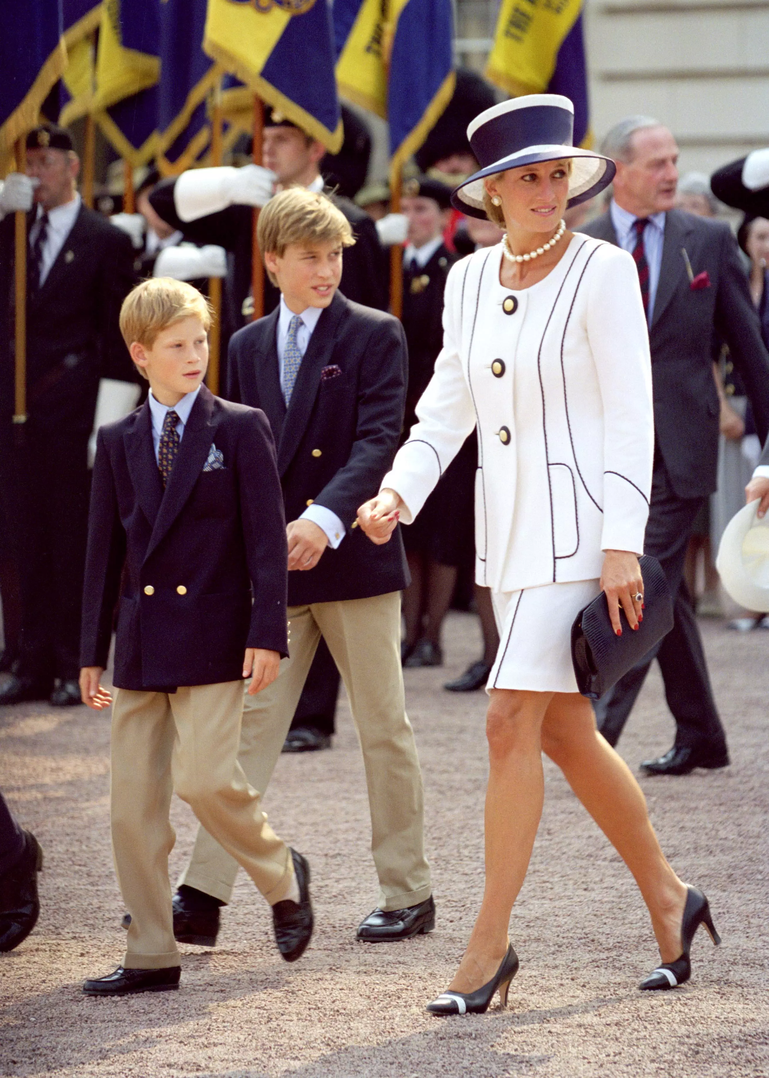 diana-william-harry-agustus-1995