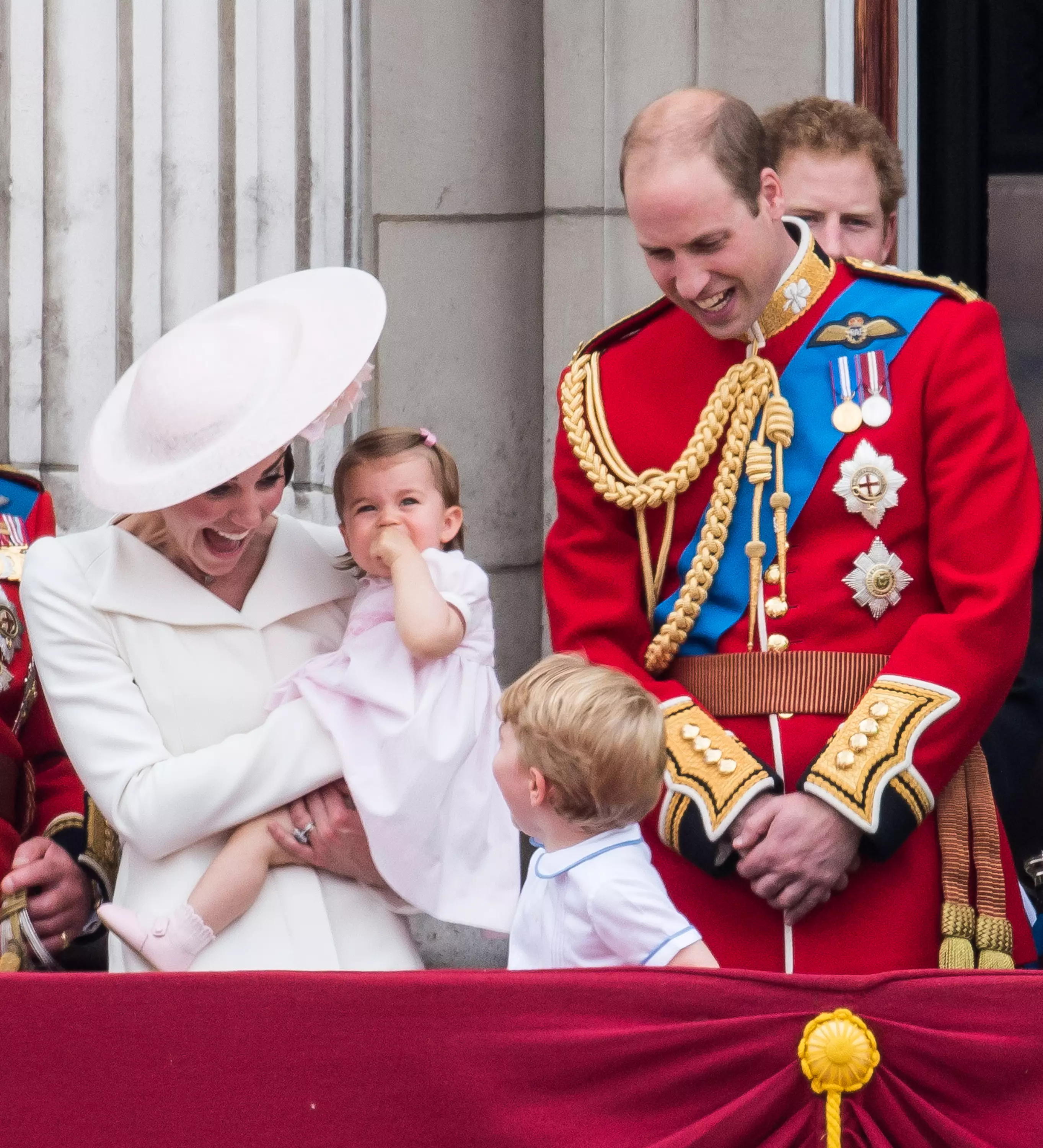 kate-middleton-george-ngớ ngẩn