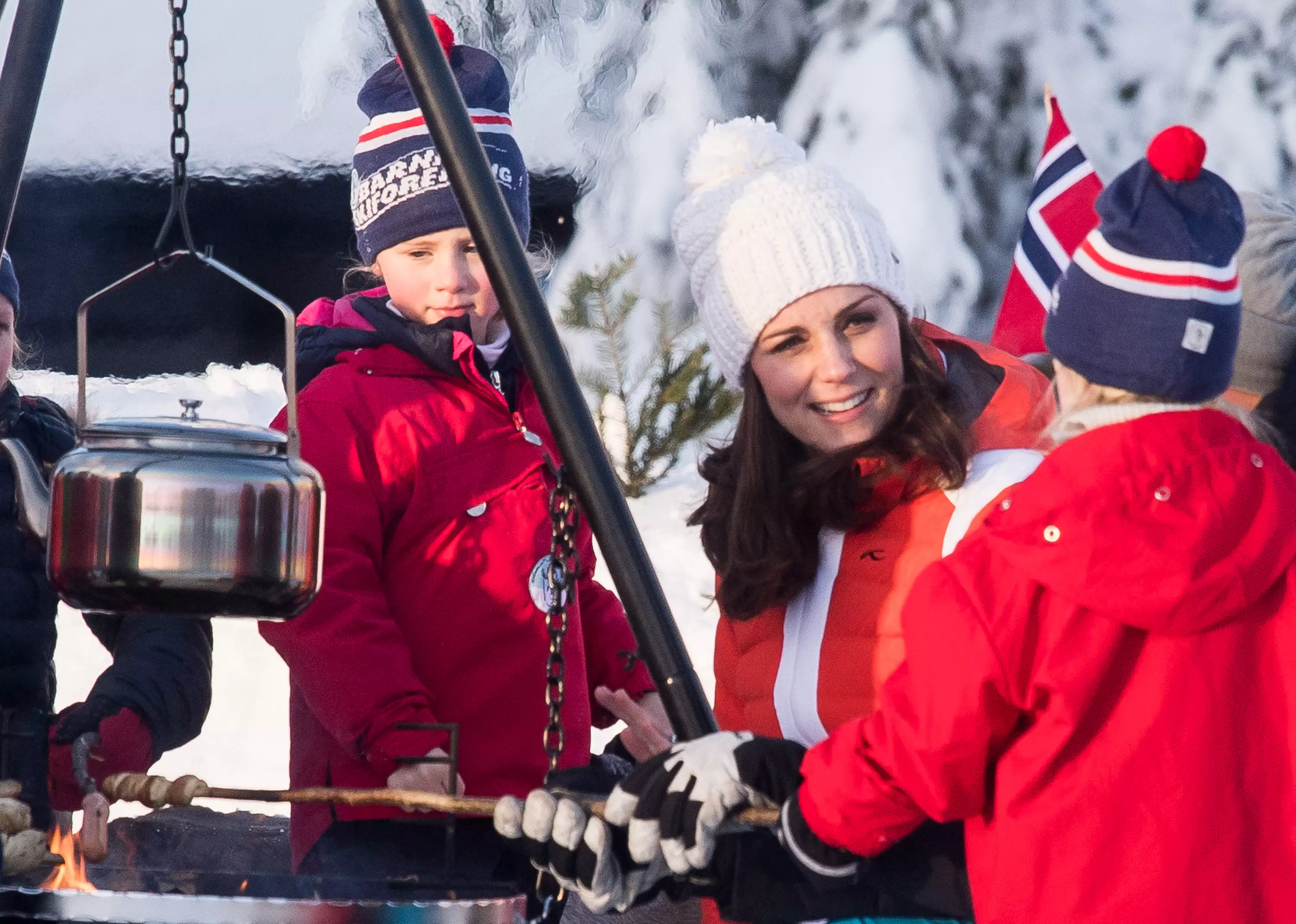 kate-middleton-memasak