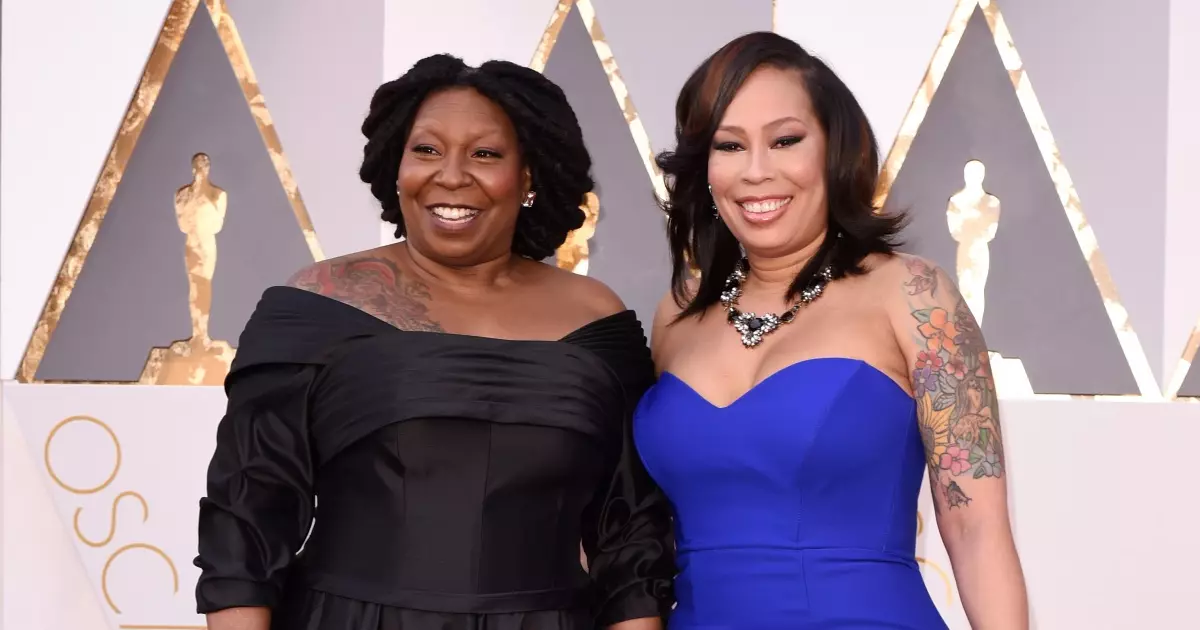 Kas ir Whoopi Goldberg meita? Iepazīstieties ar tikai bērnu Aleksu Mārtinu