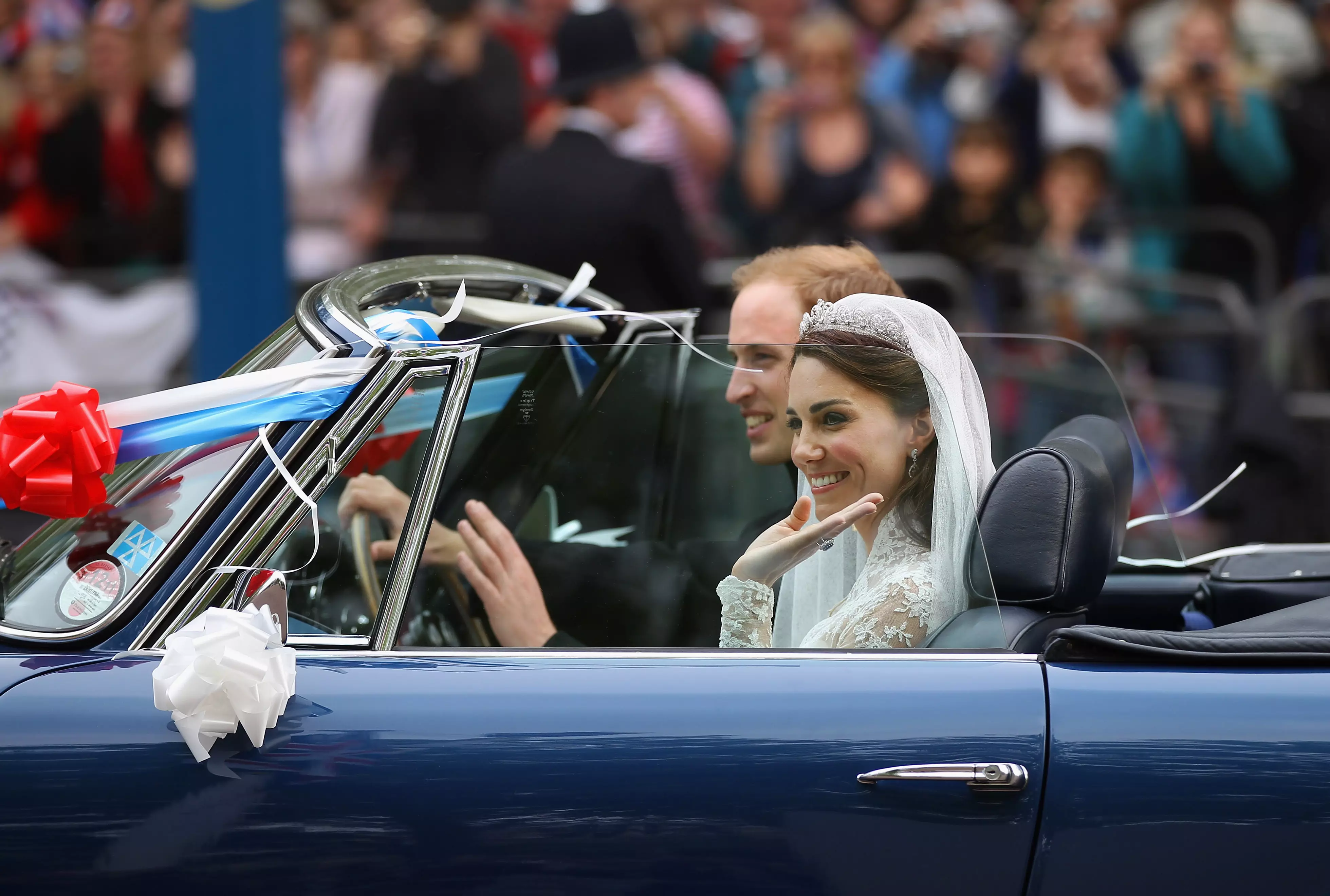 kate-middleton-prins-william-afrejse-royal-bryllupsreception