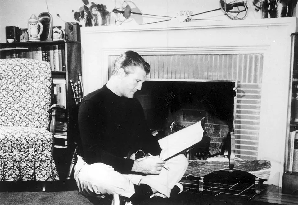 George-reeves-at-home-2