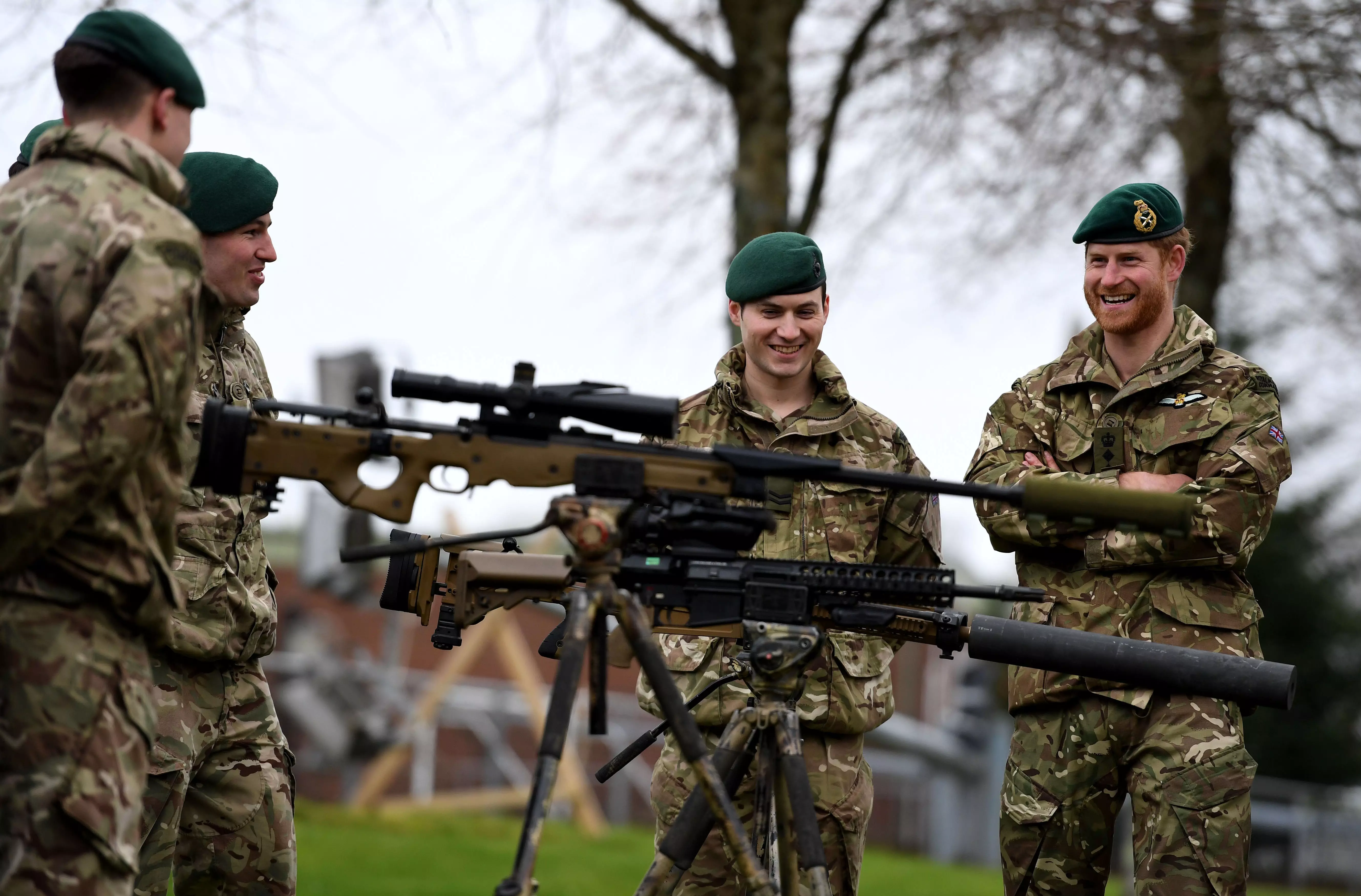 Harry prins, hertogi af Sussex, hershöfðingi Royal Marines heimsækir 42 Commando Royal Marines í bækistöð þeirra í Bickleigh til að halda Green Beret kynningu í Dartmoor þjóðgarðinum