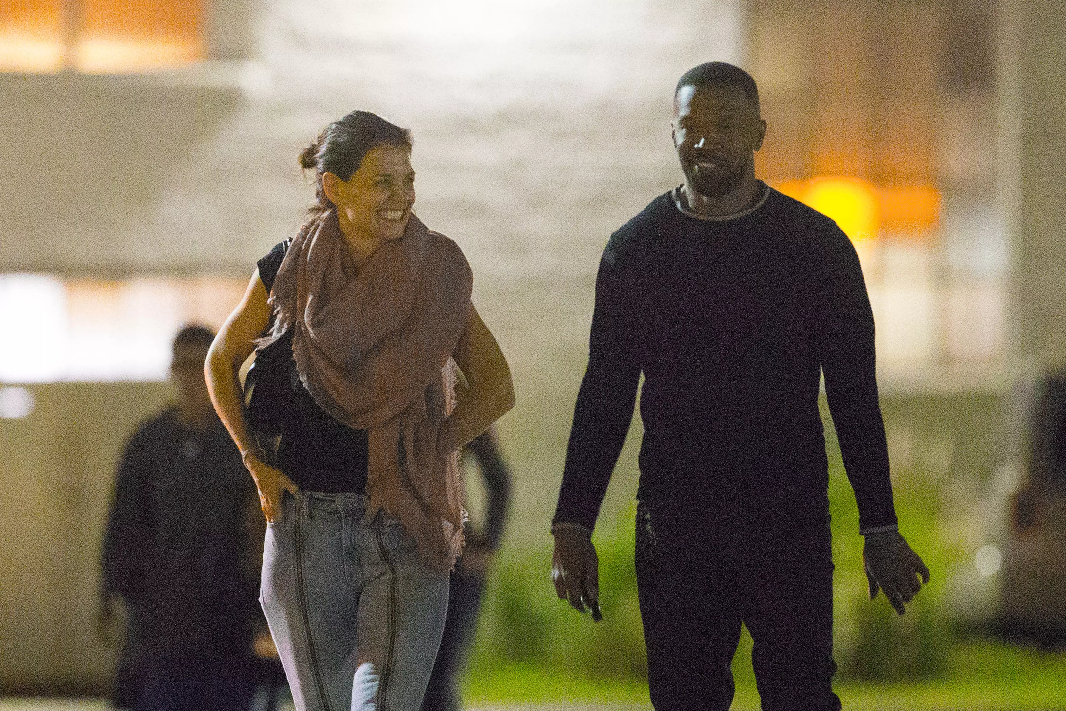 Katie Holmes ak Jamie Foxx jwi yon jou lannwit amoure nan New Orleans