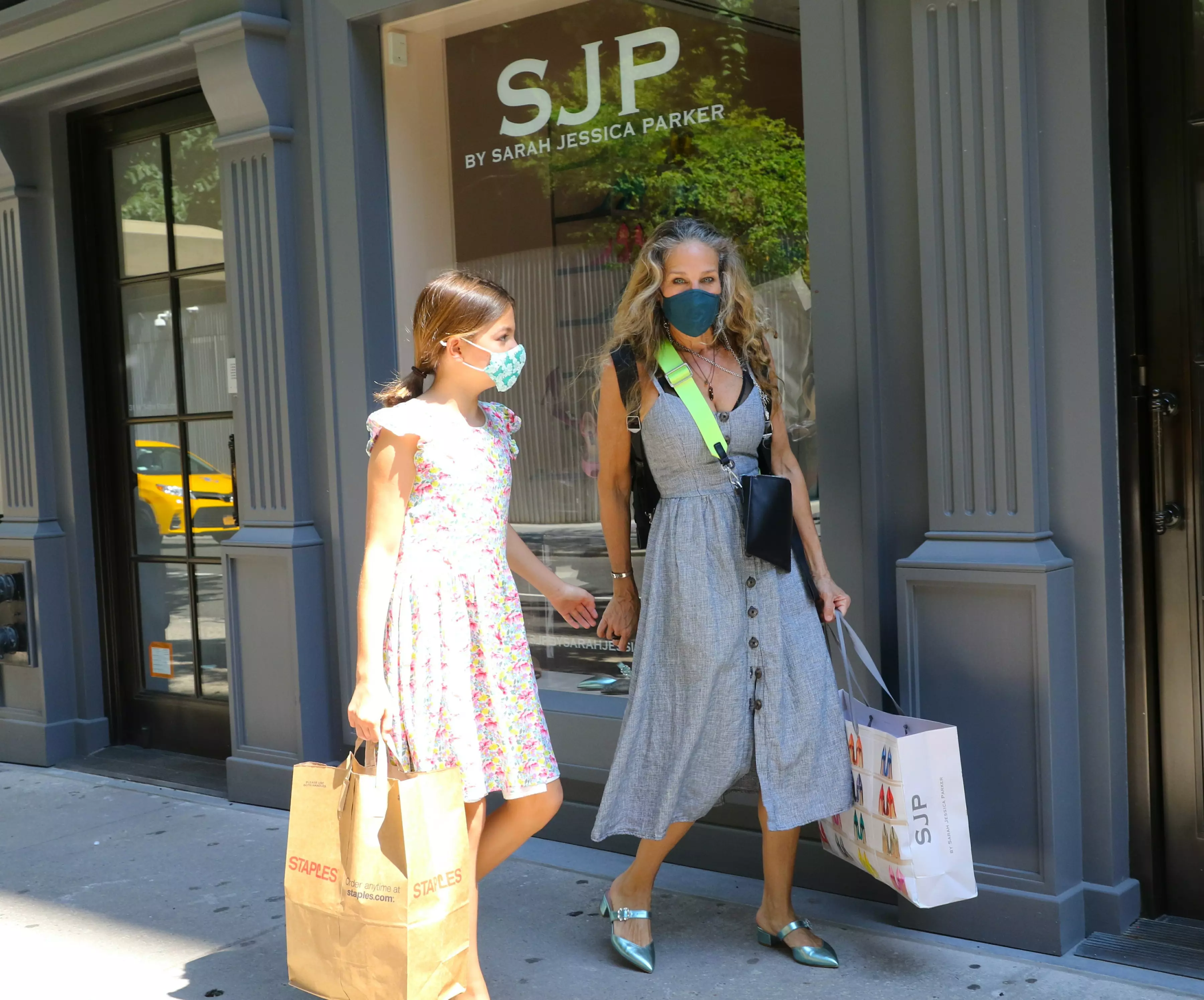 sarah-jessica-parker-and-daughter ିଅ-tabitha-on-rare-outing-photos