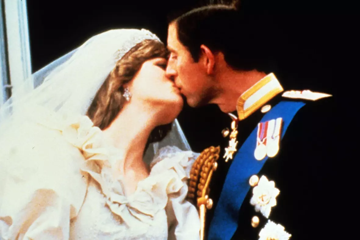 princess diana prince charles kiss