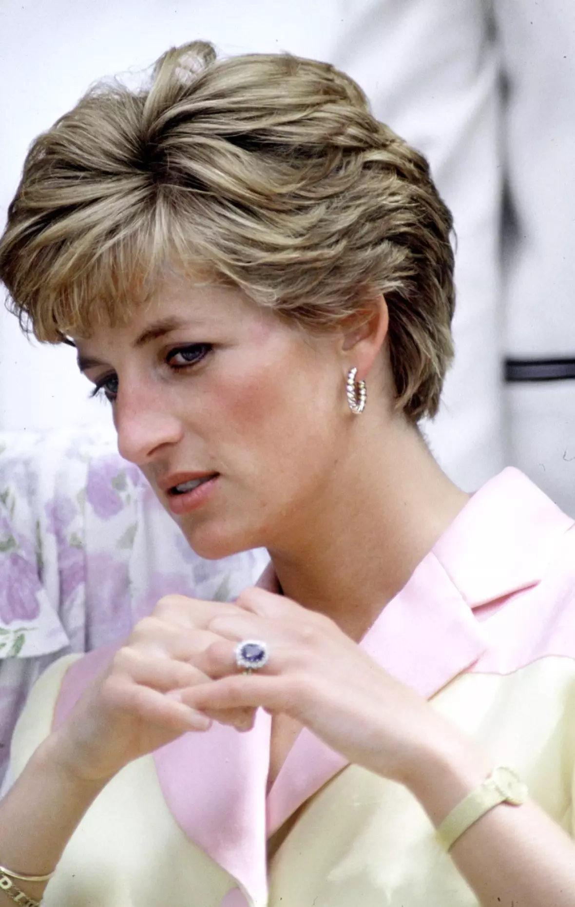 Diana hercegnő eljegyzési gyűrű
