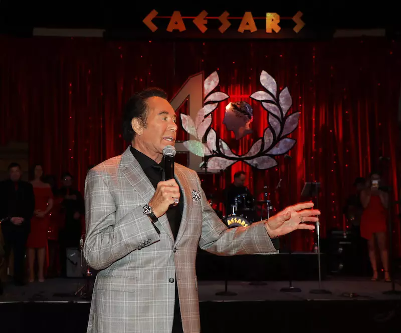 Wayne Newton tao amin'ny fankalazana ny faha-40 taonan'ny Caesars Atlantic City