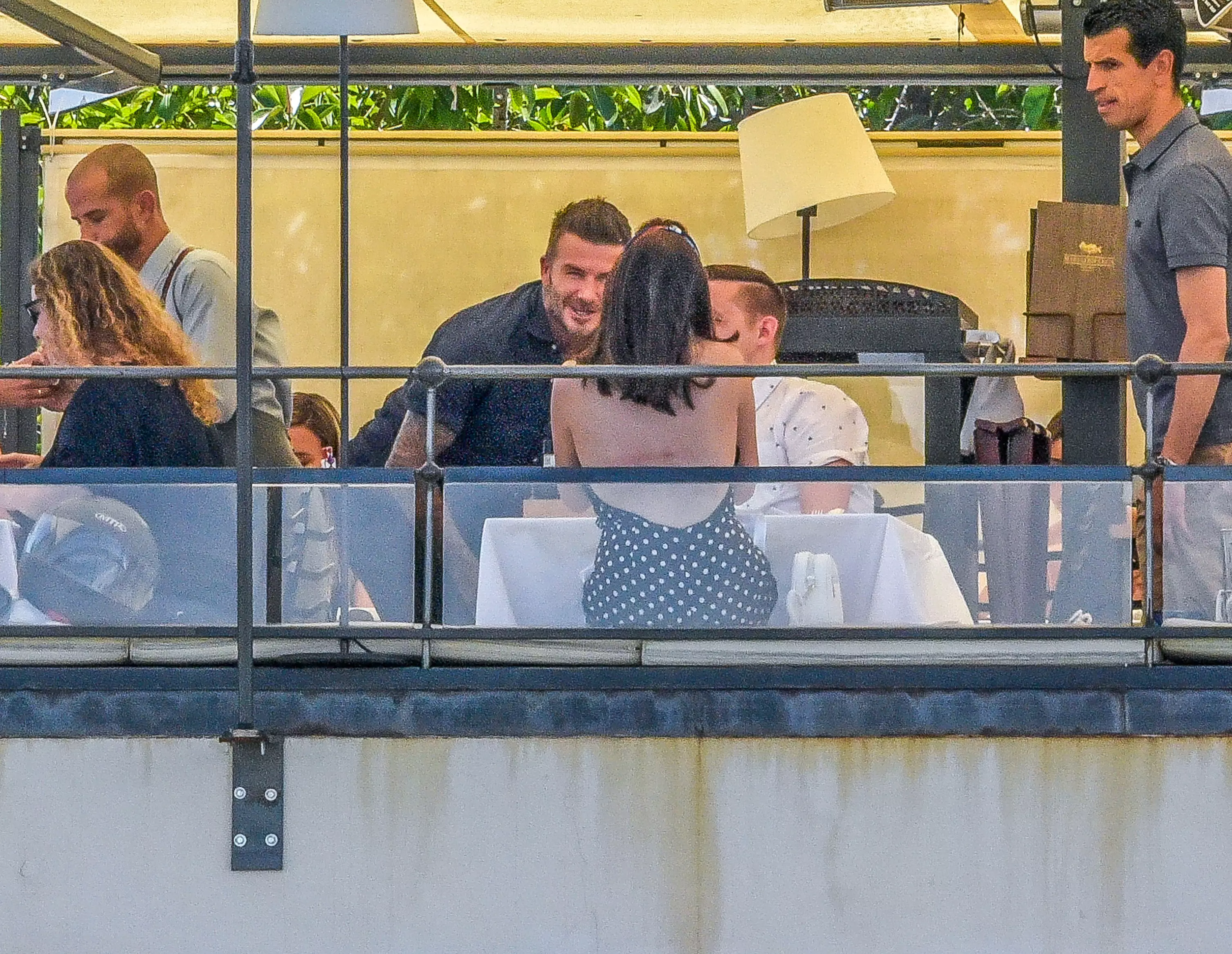 david-beckham-victoria-beckham-spotted-out-to-sunch-with-kids-harper-romeo-cruz