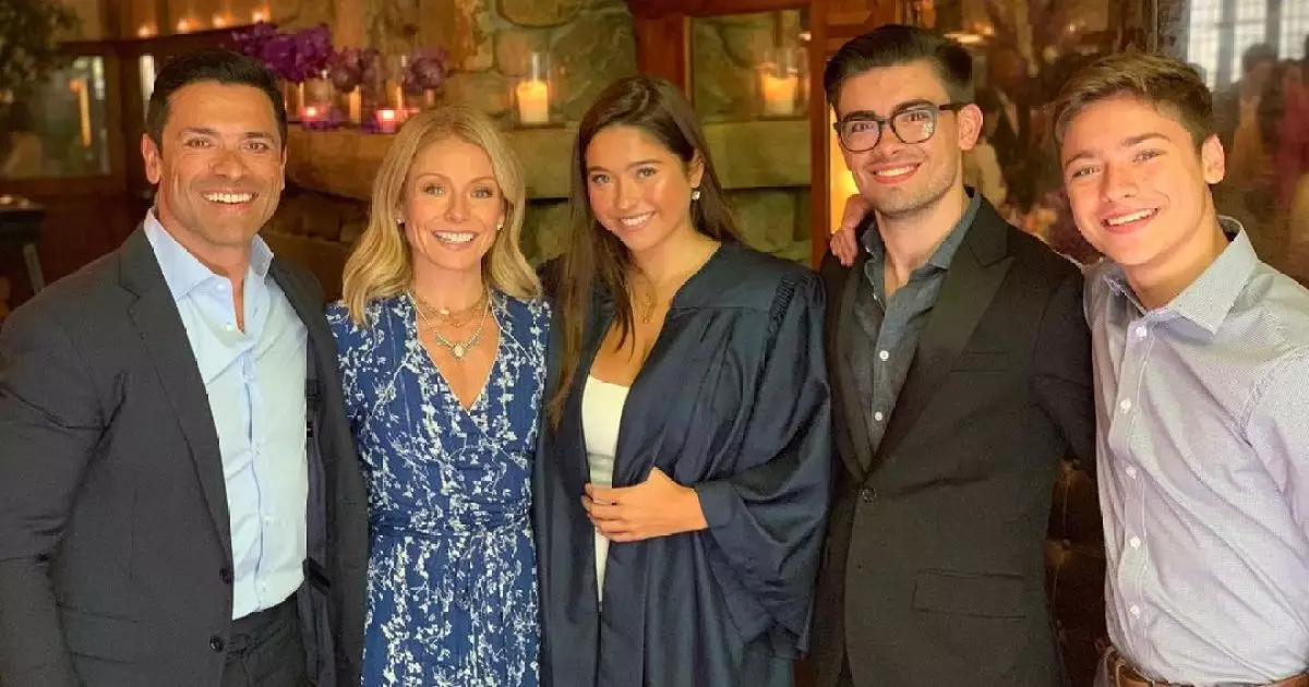 Mga Bata ni Kelly Ripa: Michael, Lola, Joaquin Uban ni Mark Consuelos