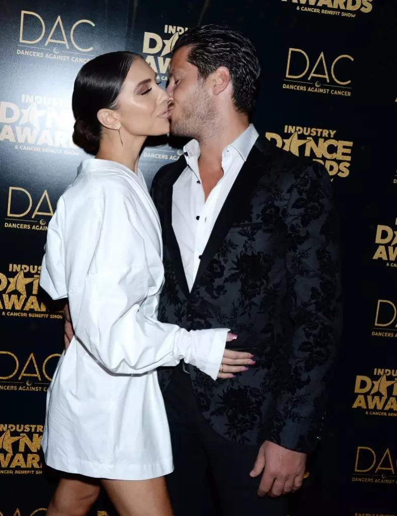 jenna-johnson-and-val-chmerkovskiy-te-hanana-zanaka