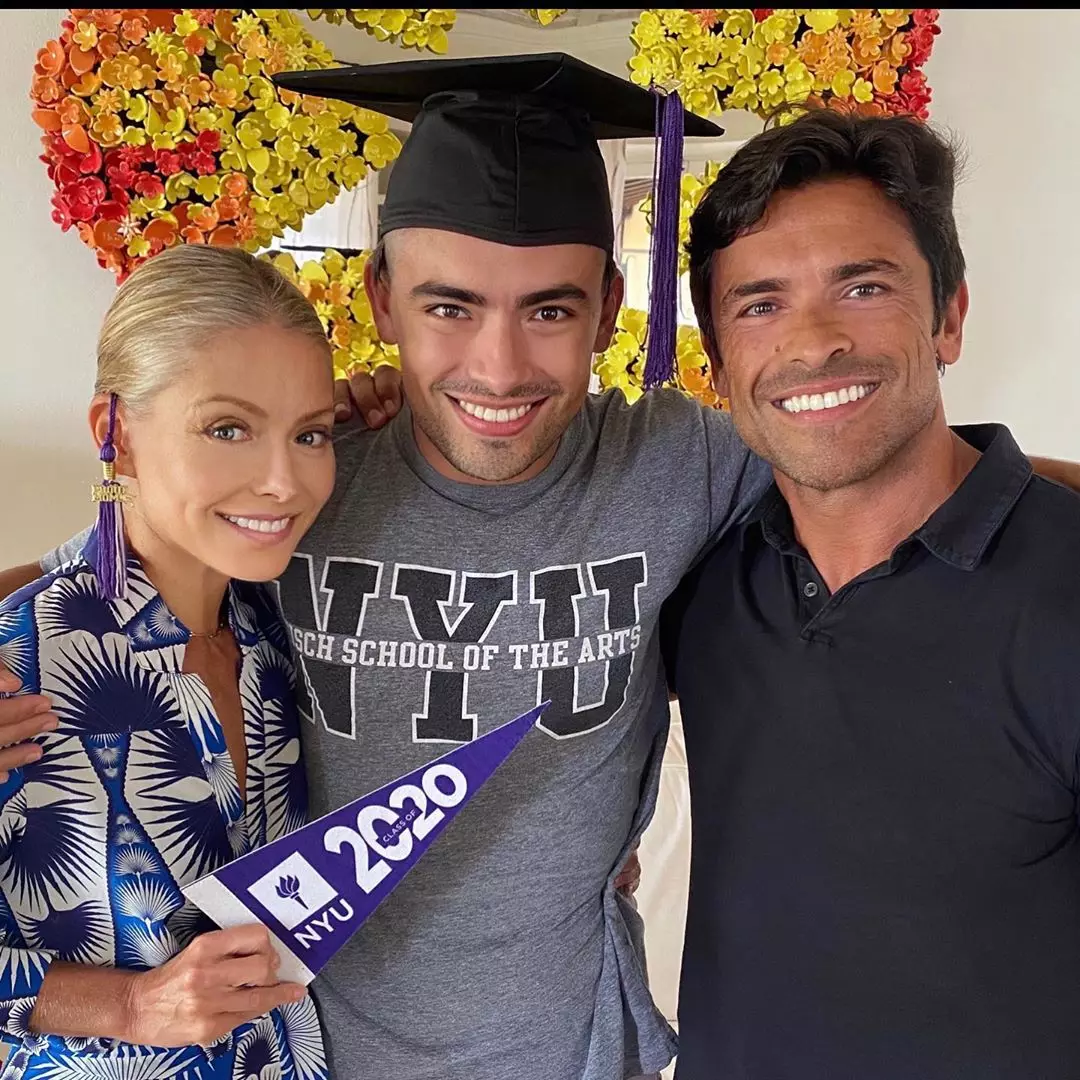 Kelly Ripa eta Mark Consuelos Michael semearekin